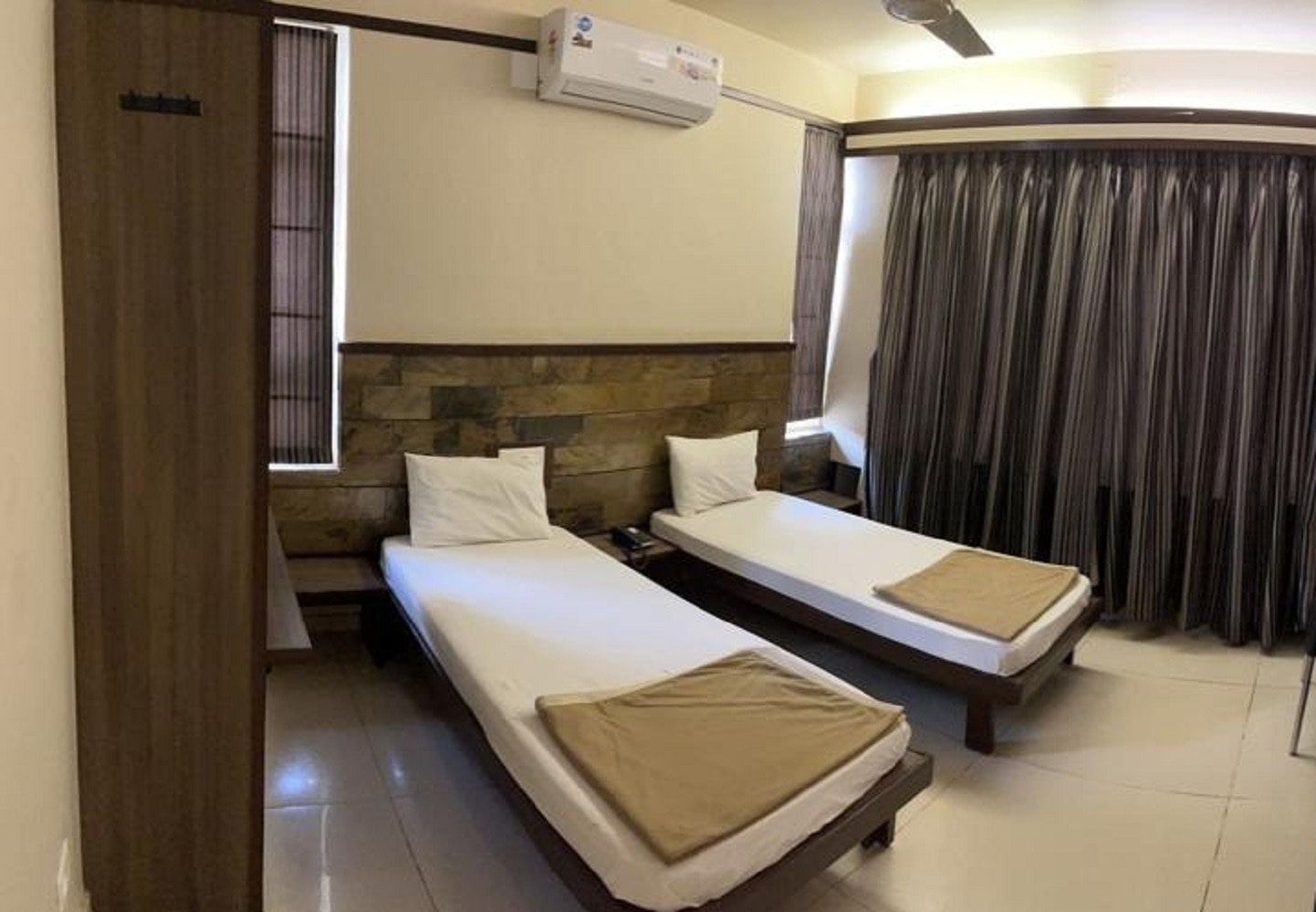 Hotel Namrata Gadhinglaj 𝗕𝗢𝗢𝗞 Gadhinglaj Hotel 𝘄𝗶𝘁𝗵 𝗙𝗥𝗘𝗘 𝗖𝗮𝗻𝗰𝗲𝗹𝗹𝗮𝘁𝗶𝗼𝗻