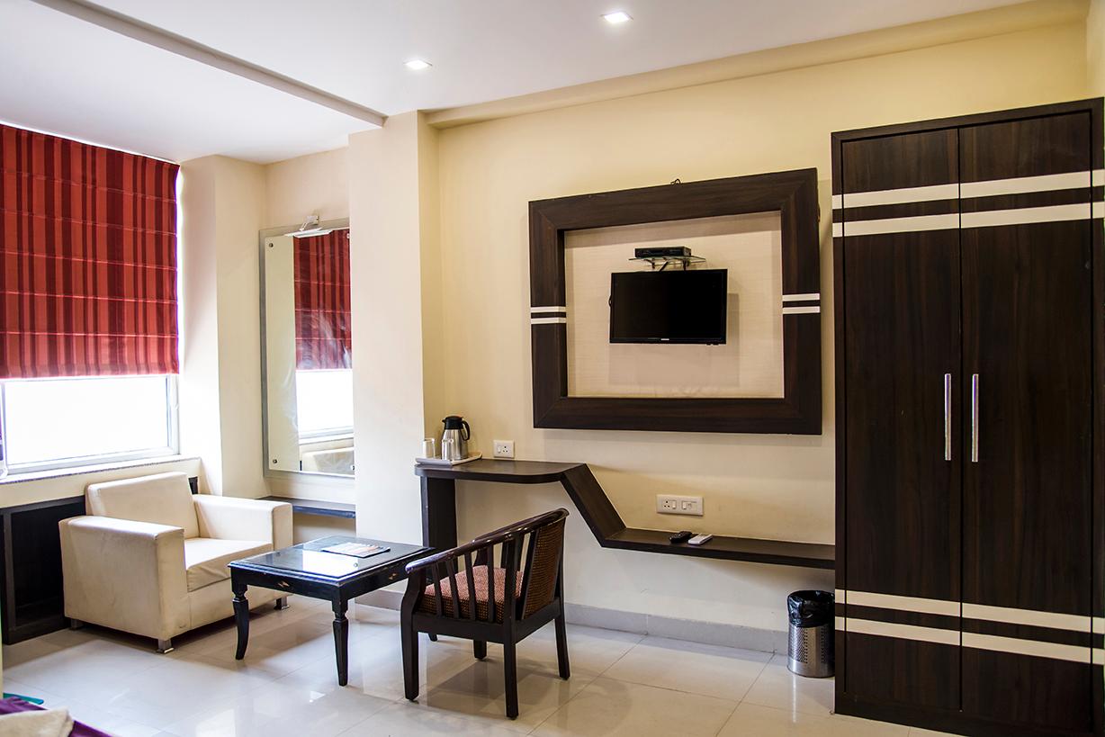 NEW HOTEL BROADWAY, Varanasi Hotel Price, Address & Reviews