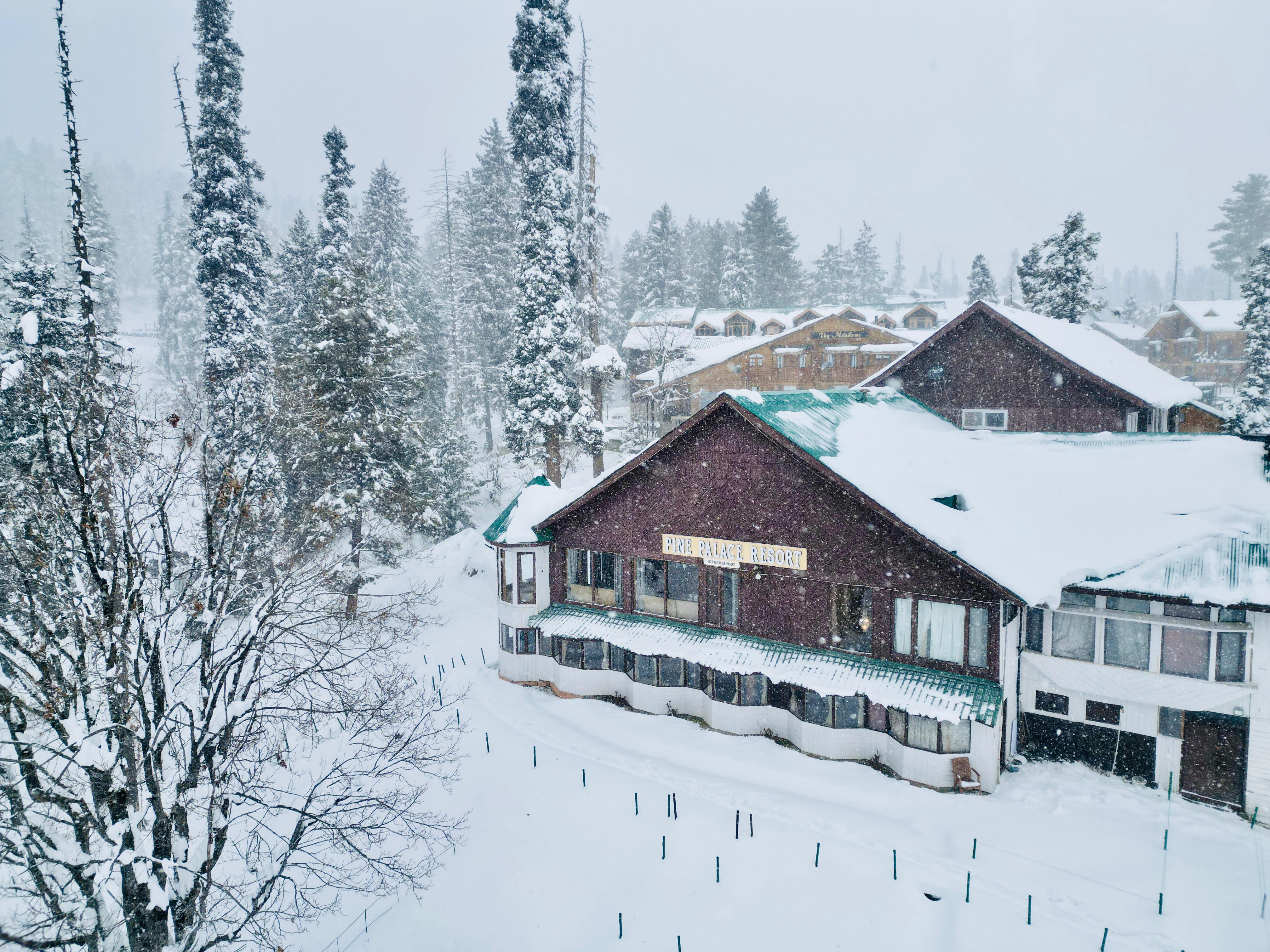 Pine Spring Resort Gulmarg 𝗕𝗢𝗢𝗞 Gulmarg Hotel