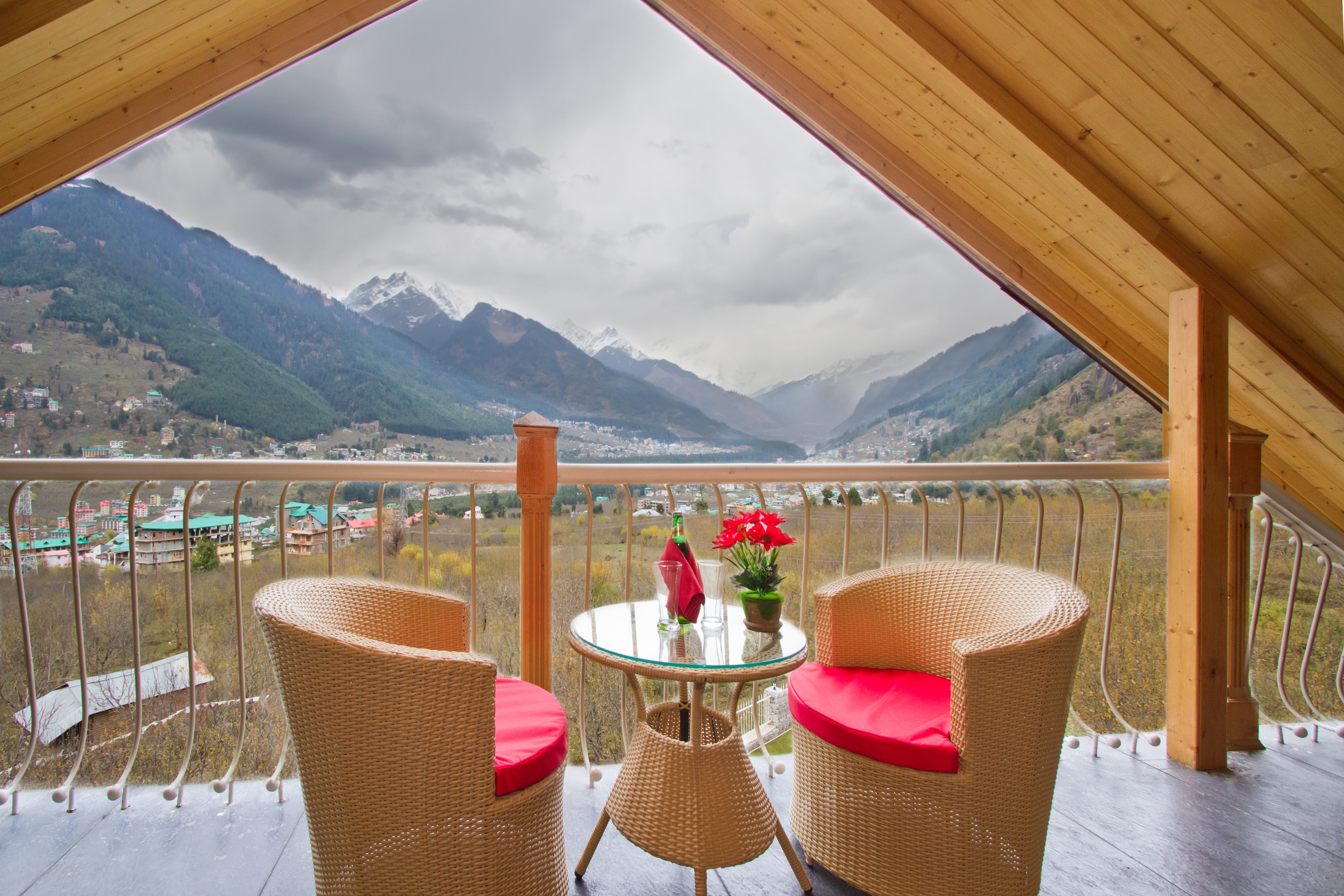 The WhiteStone Resort,Manali (Centrally Heated Mountain view) 𝗕𝗢𝗢𝗞 ...