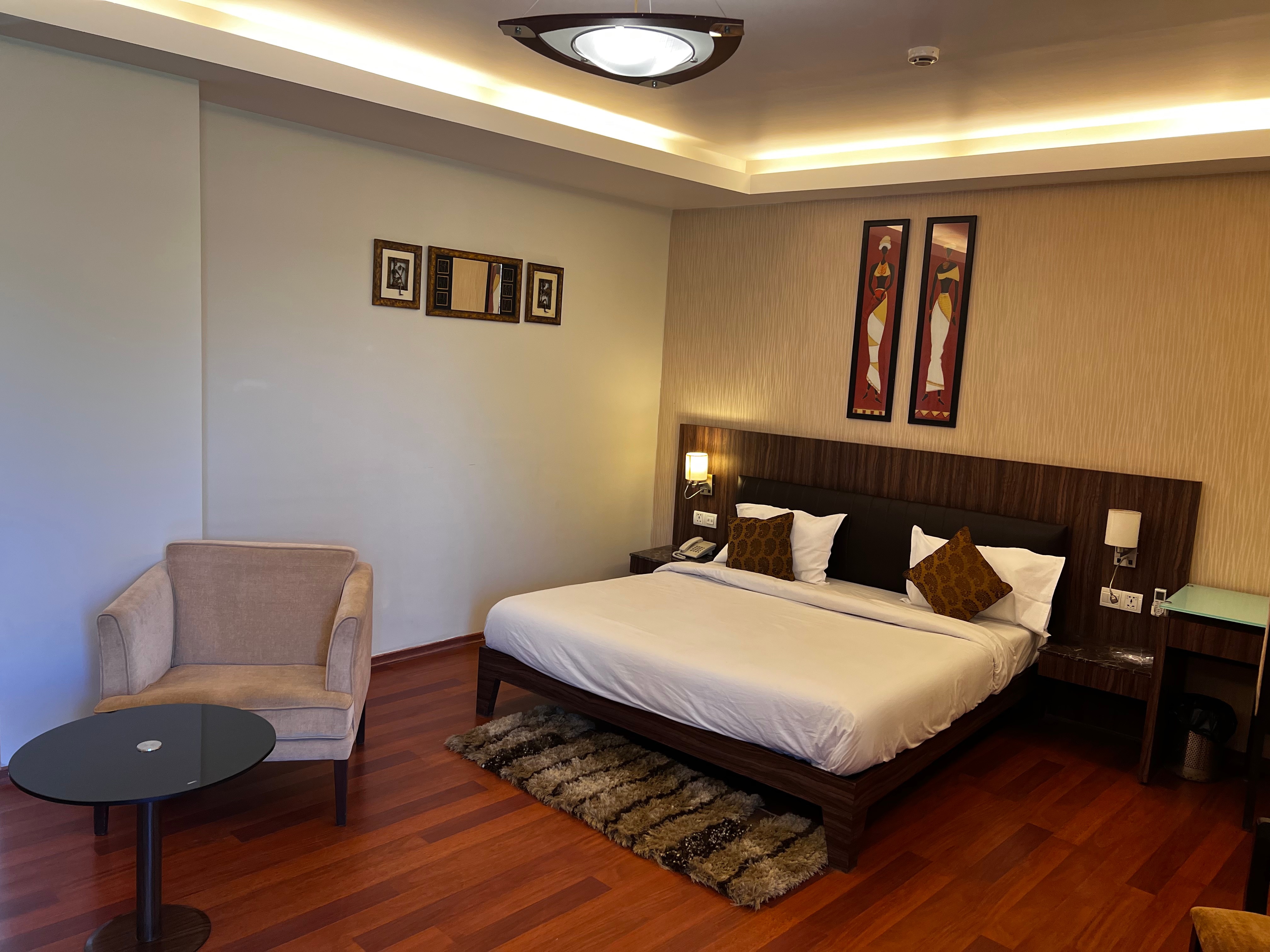 Arvind Alcove Club by FMS 𝗕𝗢𝗢𝗞 Kalol Hotel