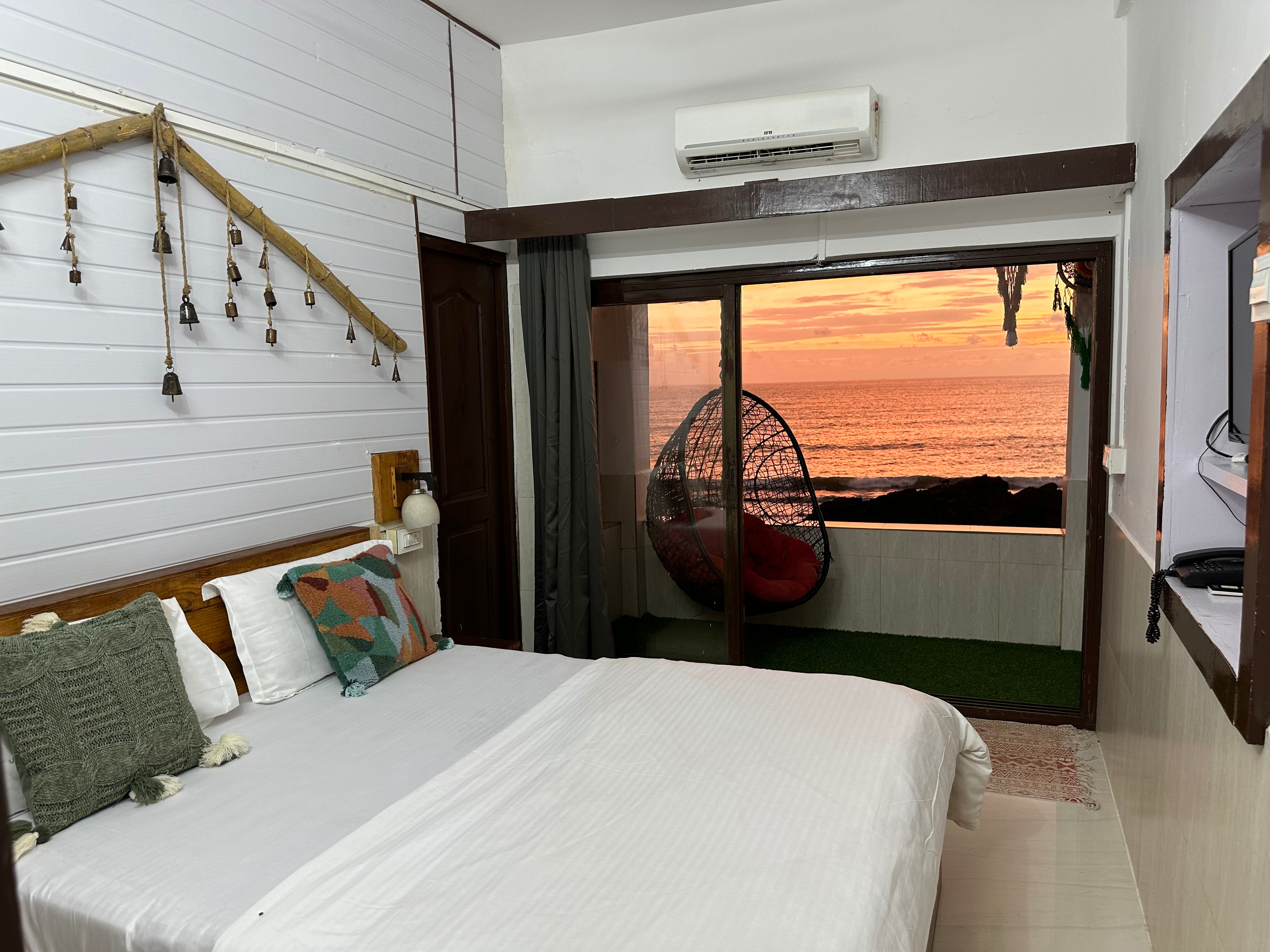 ATS -Arambol | Rooms & Restaurant 𝗕𝗢𝗢𝗞 Goa Homestay