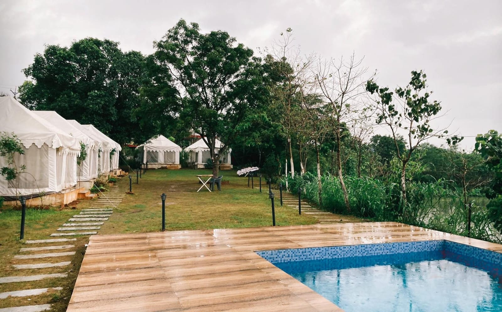 Resort Belamour Retreat 𝗕𝗢𝗢𝗞 Mhow Hotel