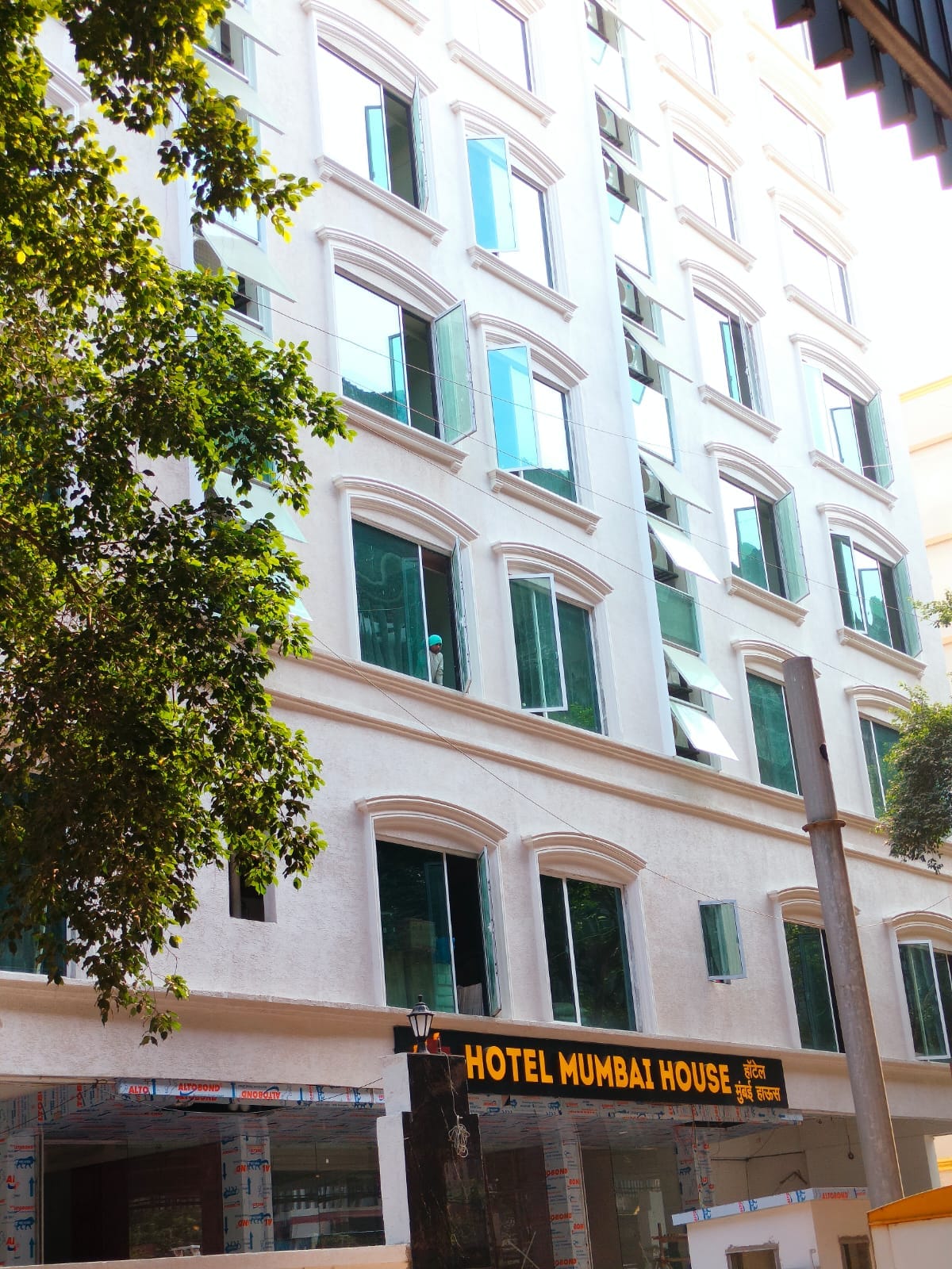 Amenities of HOTEL MUMBAI HOUSE MINDSPACE MALAD