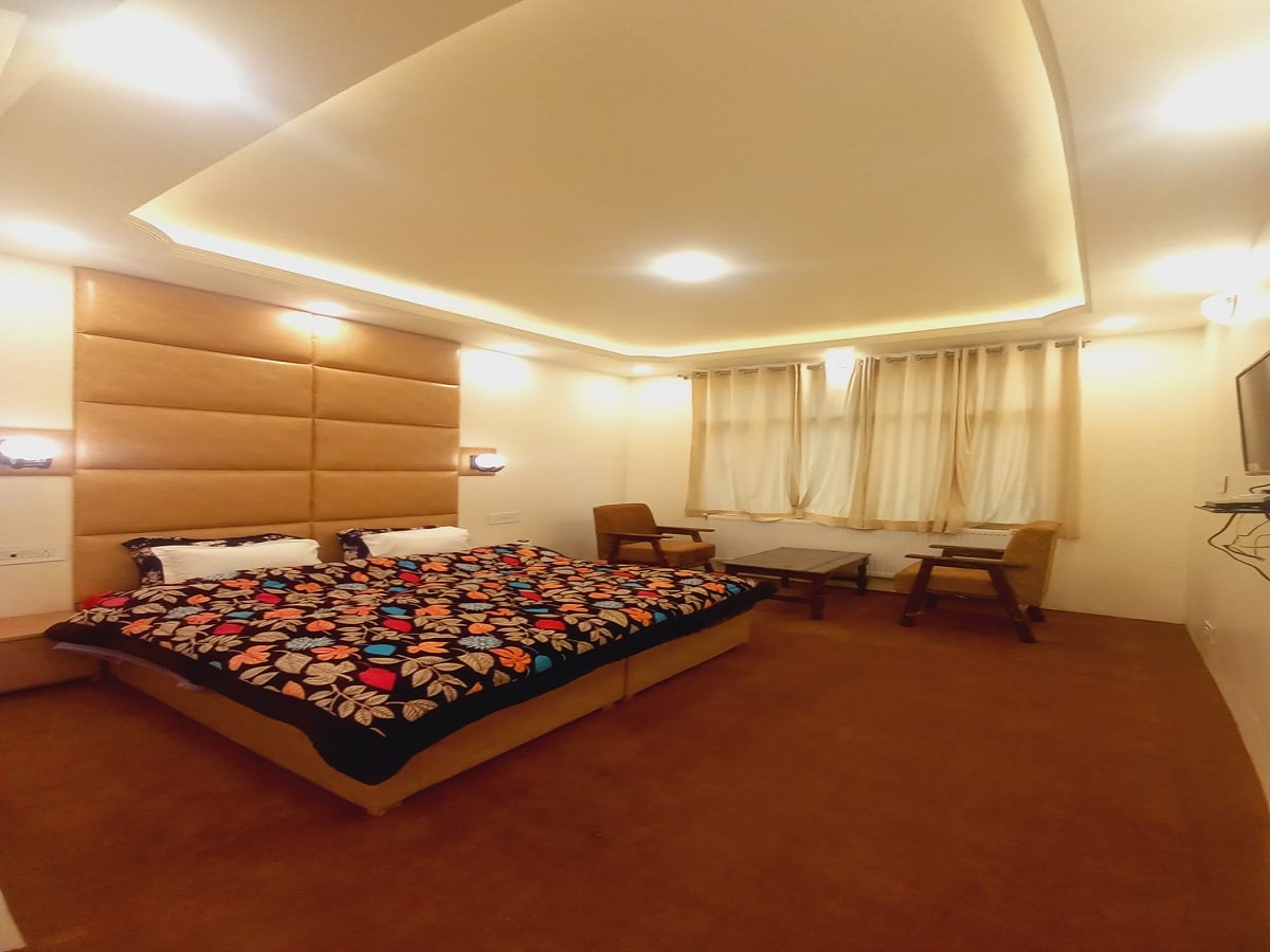 Grand Hill View by Check In Desk 𝗕𝗢𝗢𝗞 Gulmarg Hotel 𝘄𝗶𝘁𝗵 ₹𝟬 𝗣𝗔𝗬𝗠𝗘𝗡𝗧