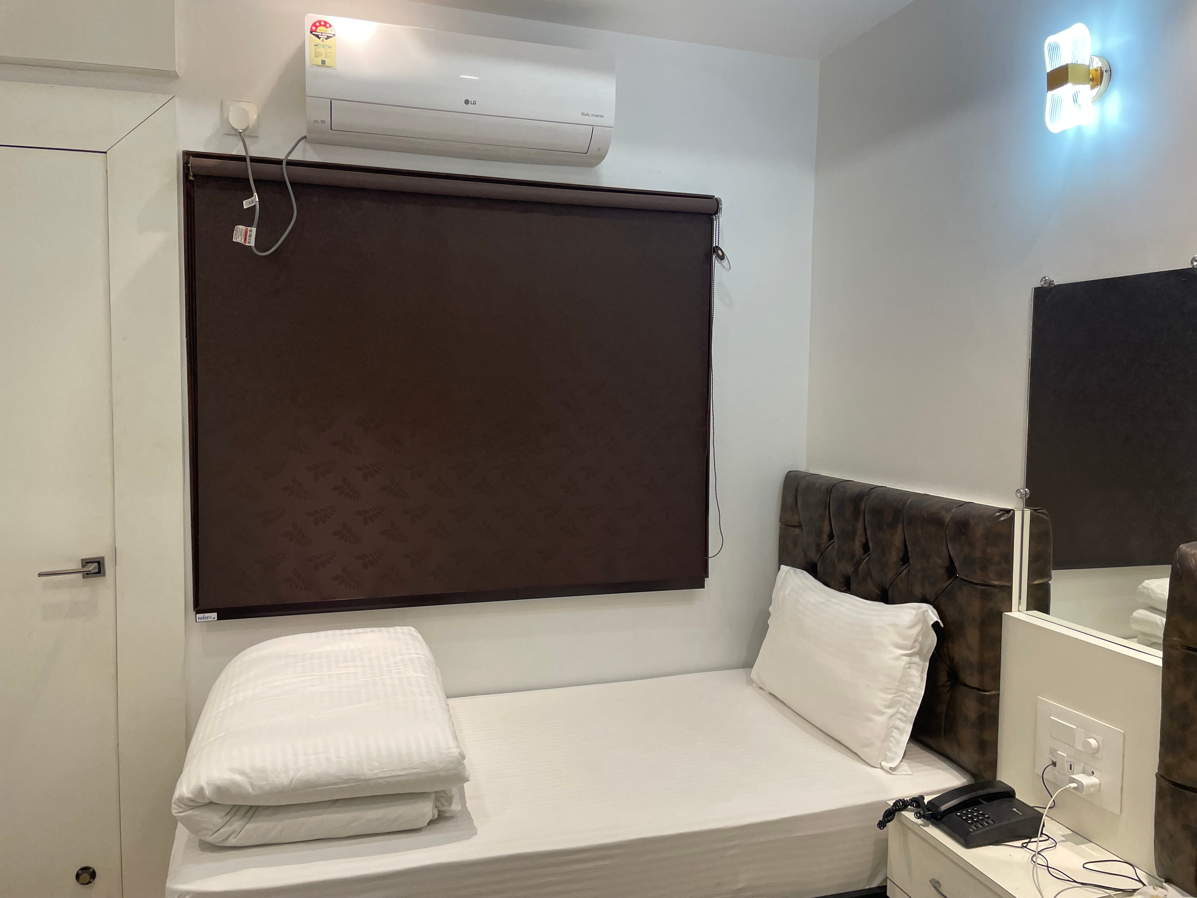 Hotel Temple View 𝗕𝗢𝗢𝗞 Varanasi Hotel 𝘄𝗶𝘁𝗵 𝗙𝗥𝗘𝗘 𝗖𝗮𝗻𝗰𝗲𝗹𝗹𝗮𝘁𝗶𝗼𝗻