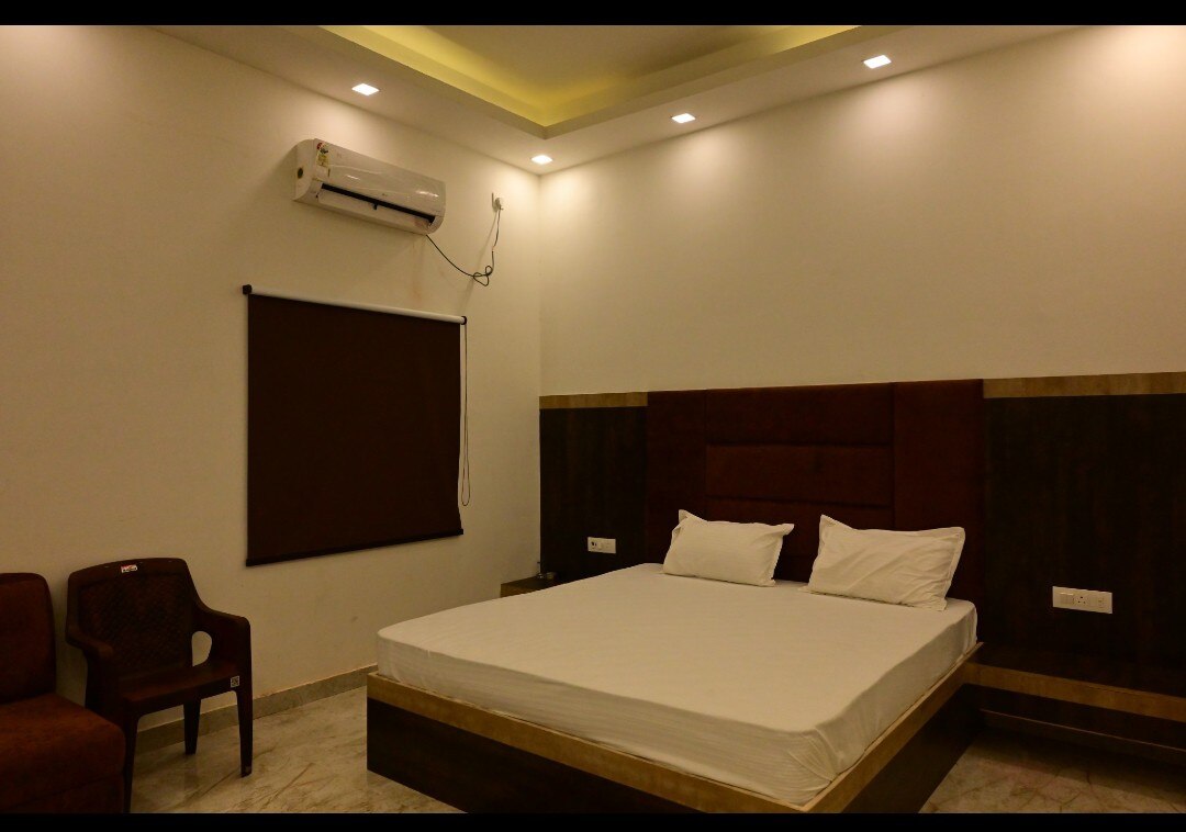 RAJ PALACE HOTEL AND RESORT 𝗕𝗢𝗢𝗞 Nanpara Hotel 𝘄𝗶𝘁𝗵 ₹𝟬 𝗣𝗔𝗬𝗠𝗘𝗡𝗧