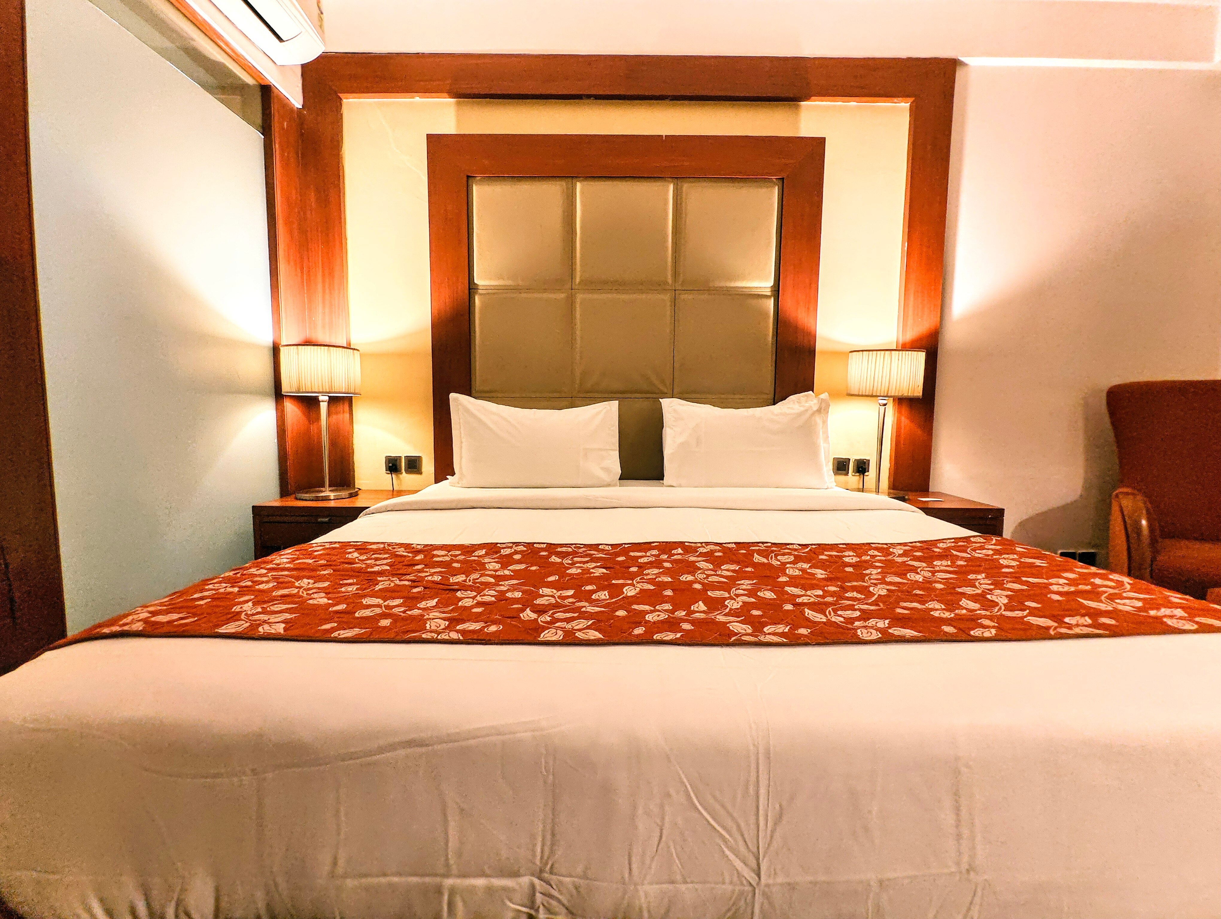 The Sky Imperial, Thaltej 𝗕𝗢𝗢𝗞 Ahmedabad Hotel