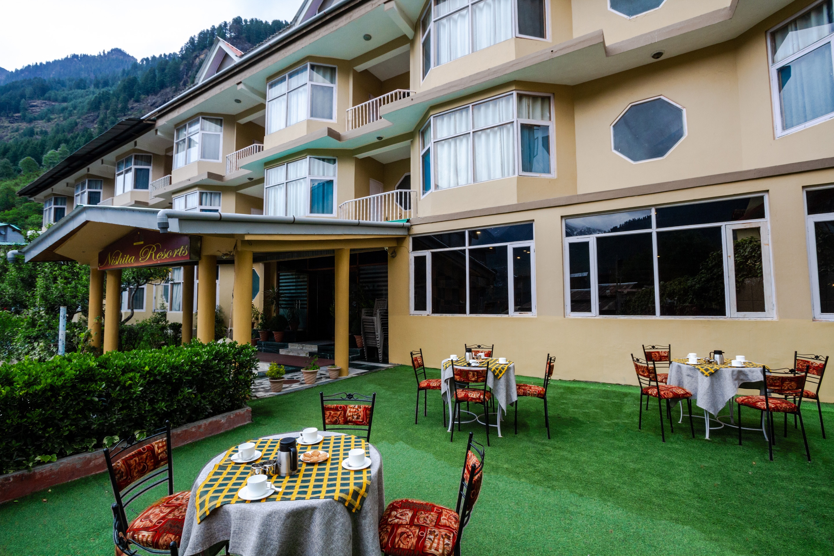 Nishita Resorts Best Rates on Manali Hotel Deals, Reviews & Photos