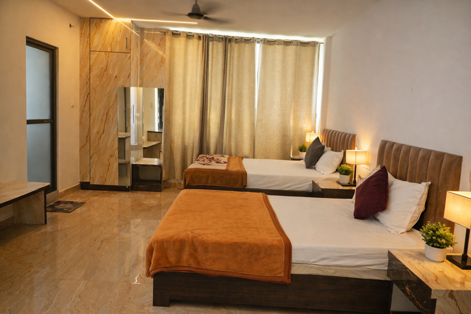 Satyam Guest House 𝗕𝗢𝗢𝗞 Jaunpur Guest House