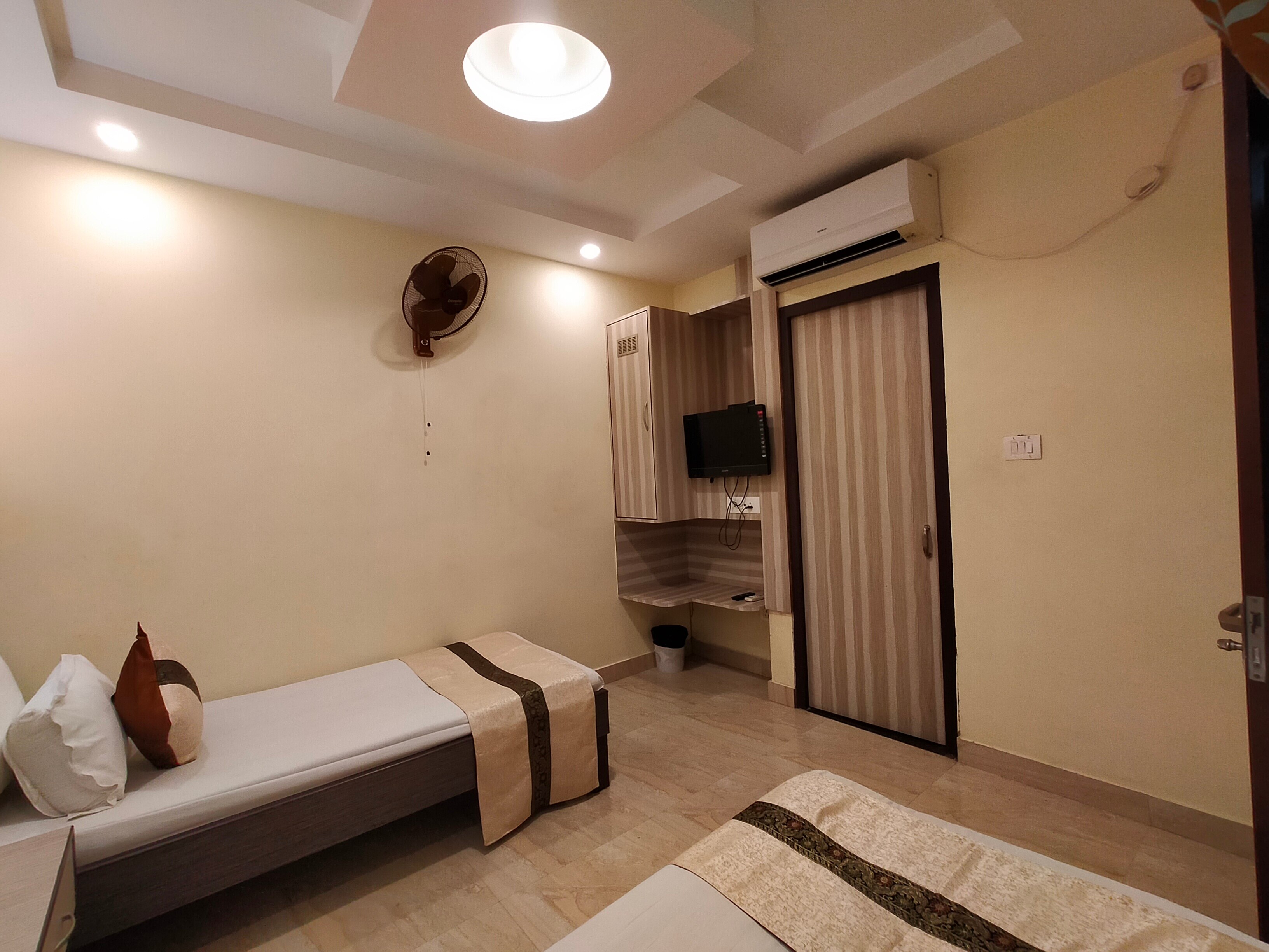 Vedic Villa Resort 𝗕𝗢𝗢𝗞 Varanasi Resort 𝘄𝗶𝘁𝗵 ₹𝟬 𝗣𝗔𝗬𝗠𝗘𝗡𝗧