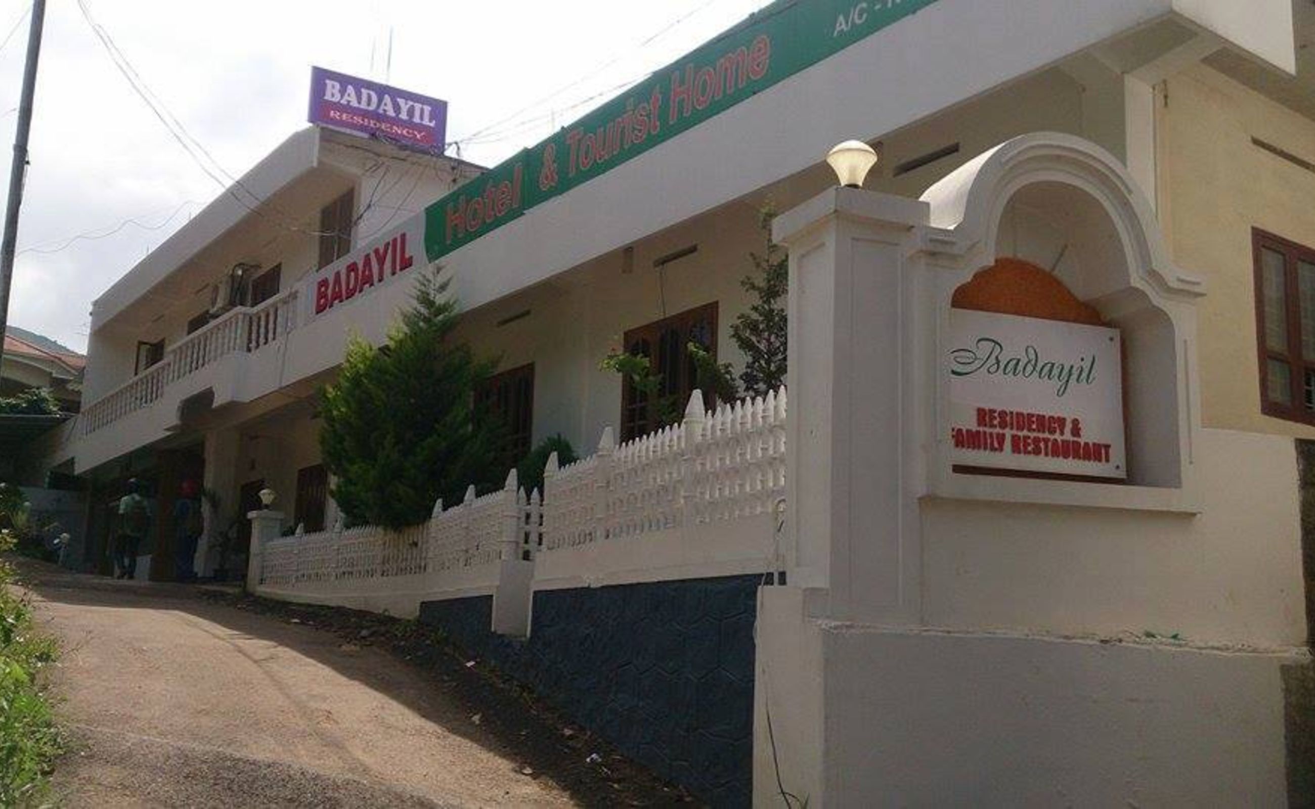 Badayil Residency (4 Bedded Executive Room) Hotel Thekkady - Reviews ...