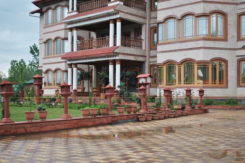 Apple Tree Resorts Gulmarg INR 422 OFF ( ̶2̶9̶0̶0̶ ) Resort Price ...