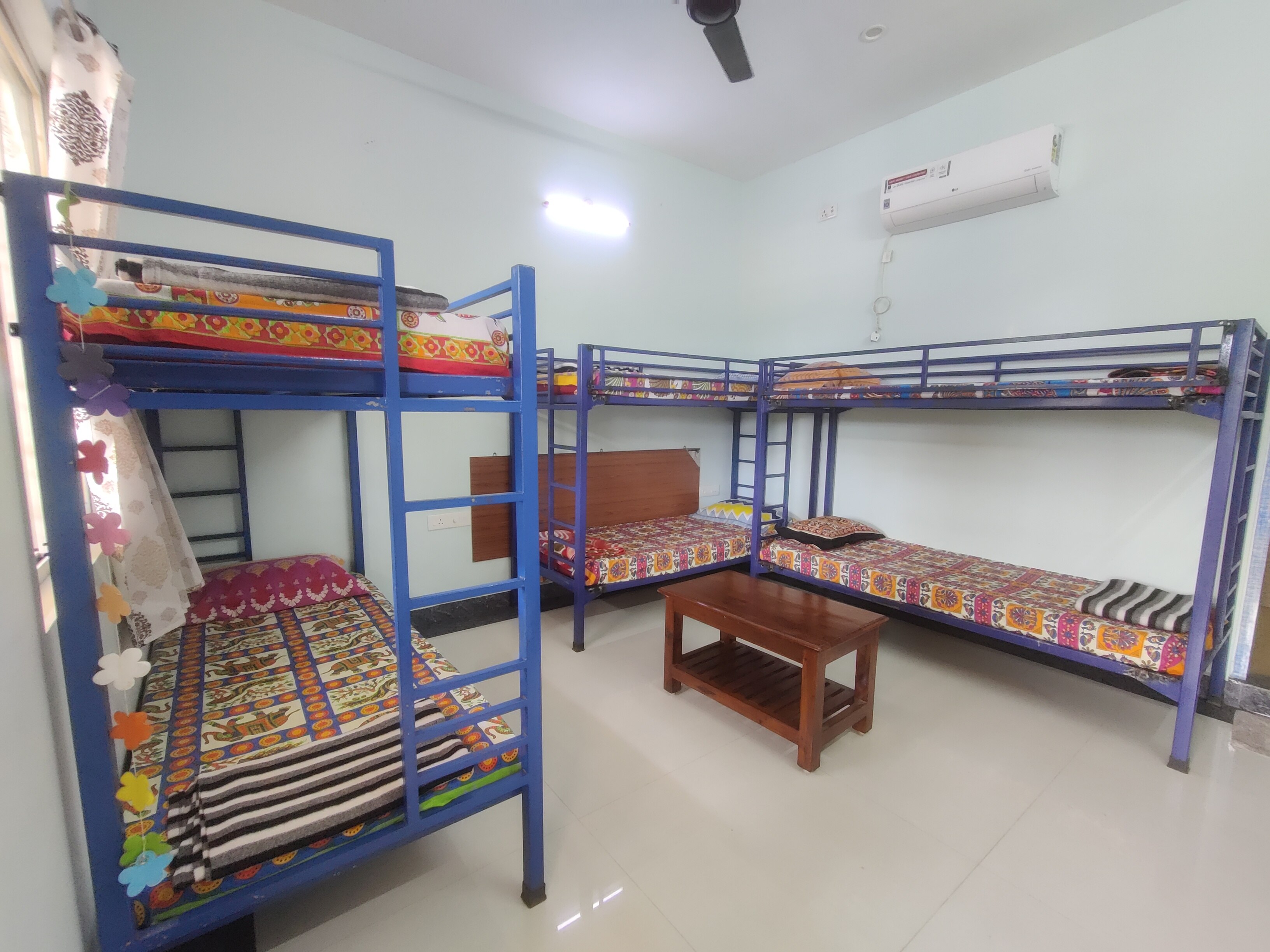 WoodPacker Hostel | Rooms & Dorms 𝗕𝗢𝗢𝗞 Auroville Hostel 𝘄𝗶𝘁𝗵 𝗙𝗥𝗘𝗘 ...