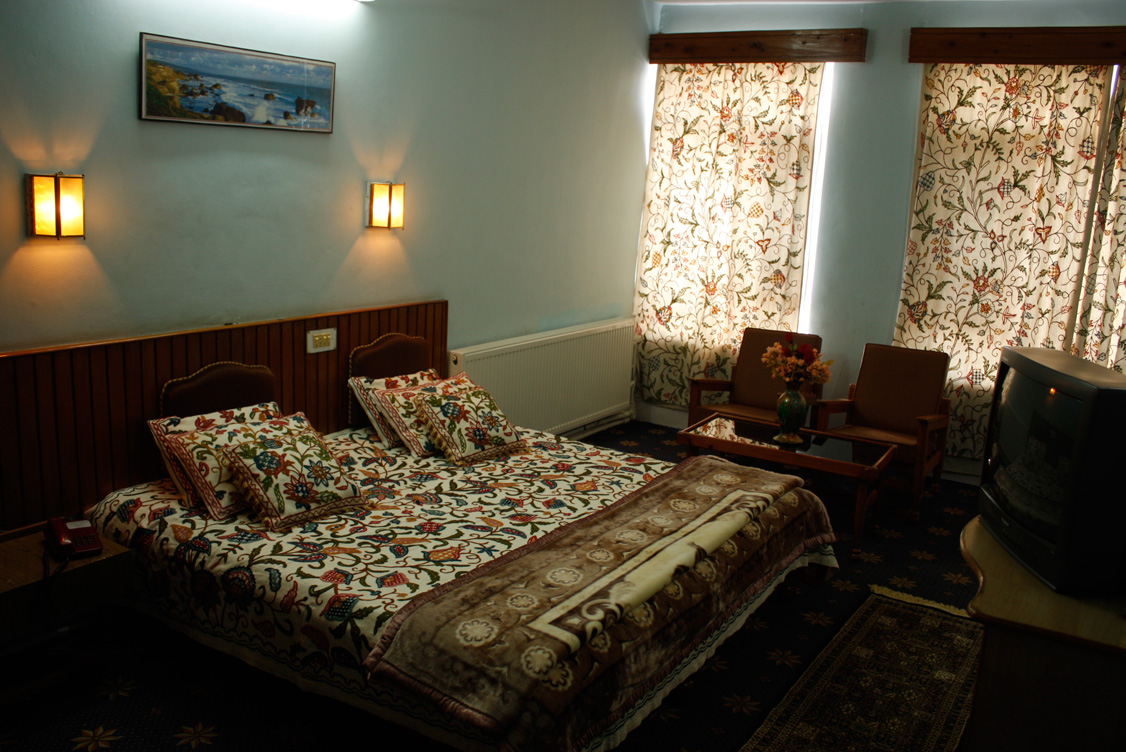 Dal View Resort Srinagar - INR 748 OFF ( ̶3̶4̶0̶0̶ ) Deal + HD Photos ...
