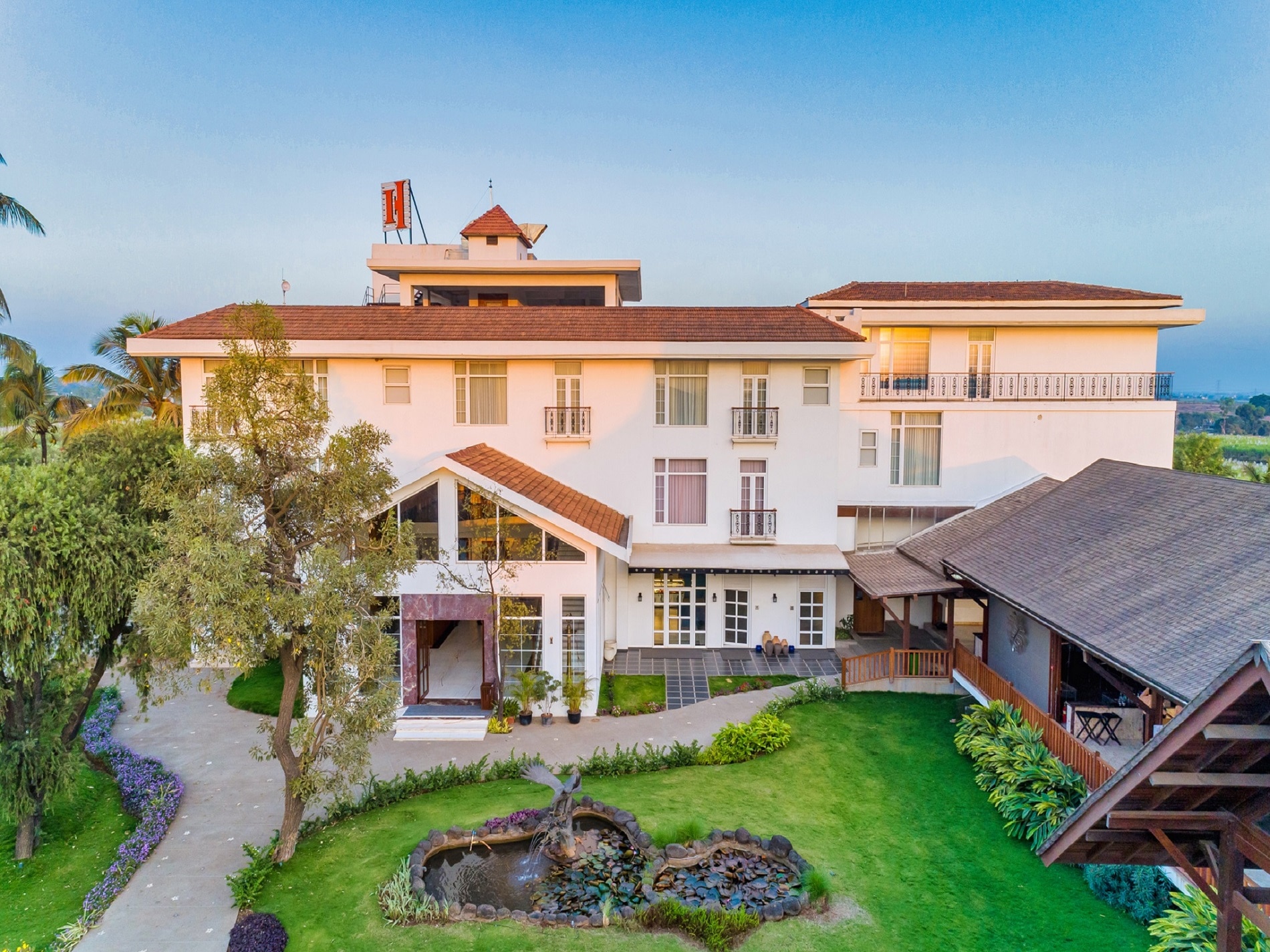 Highland Club 헕헢헢헞 Kolhapur Resort