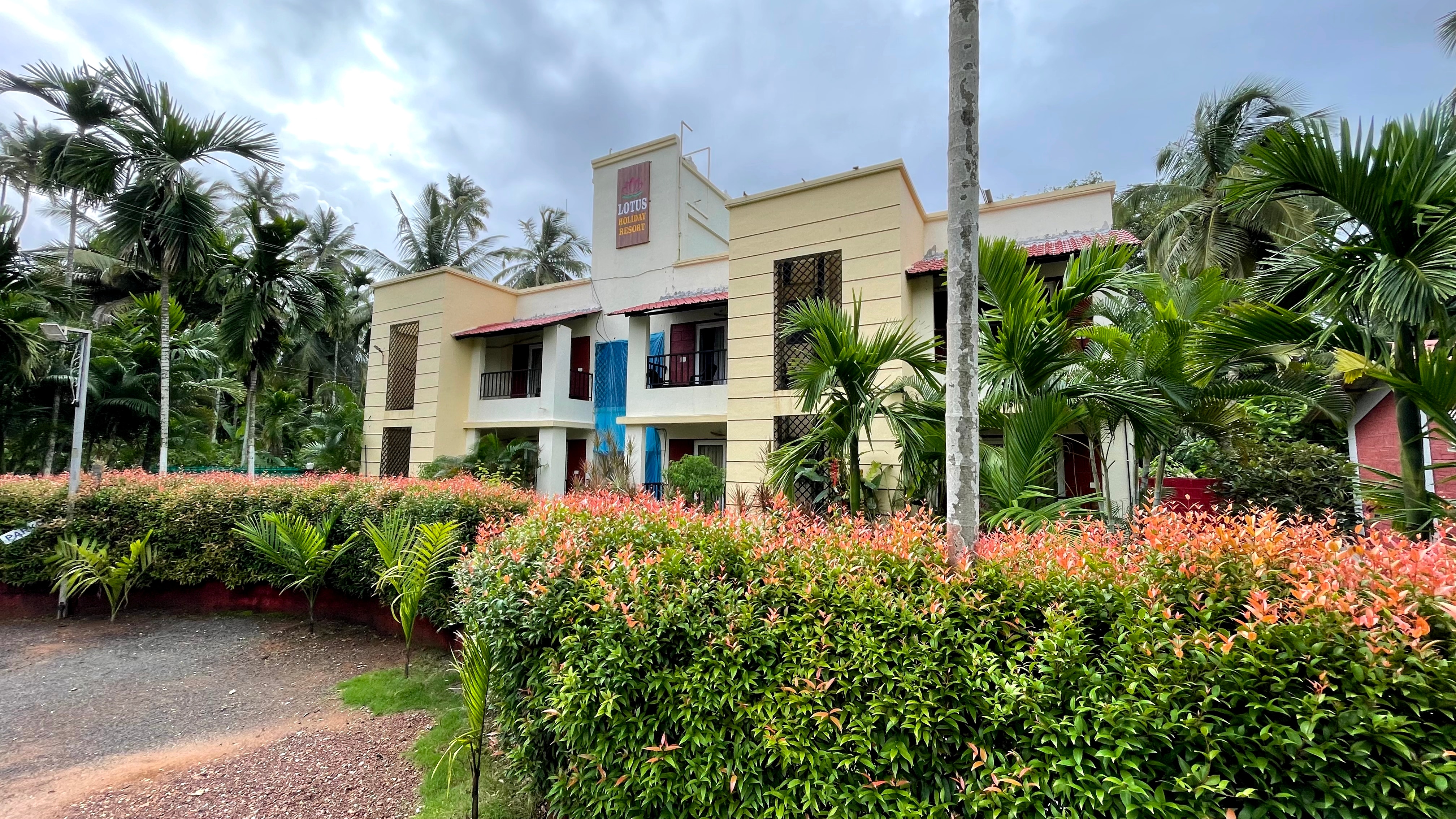 Lotus Holiday Resort 𝗕𝗢𝗢𝗞 Diveagar Resort