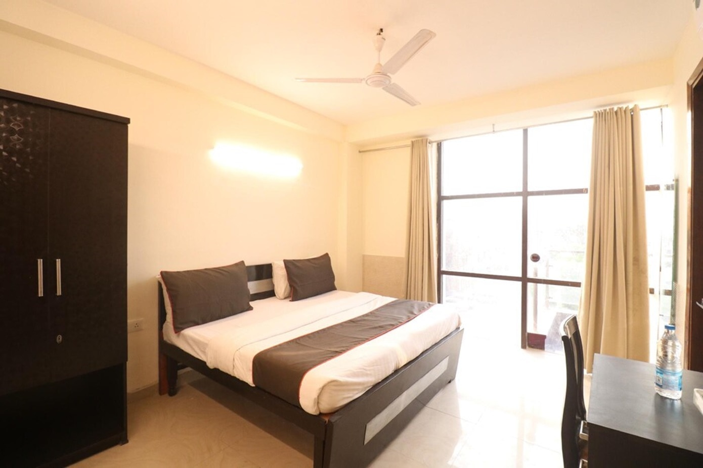Hotel Black Rose Near Rithala Metro Station Hotel Delhi - Reviews ...
