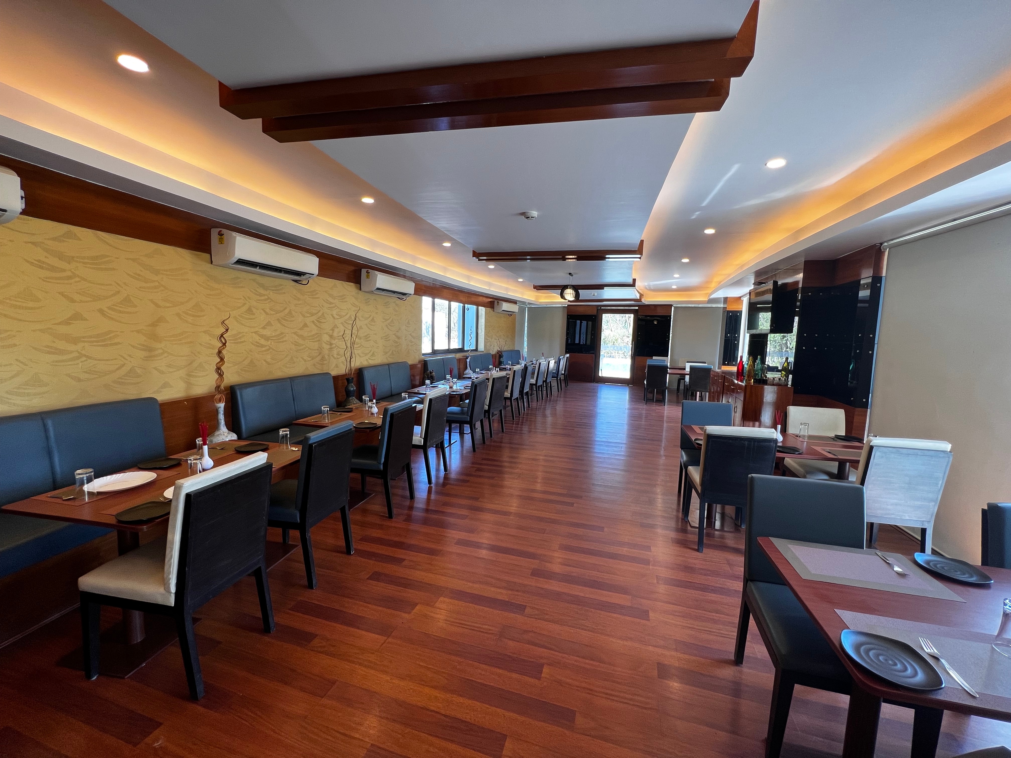 Arvind Alcove Club by FMS 𝗕𝗢𝗢𝗞 Kalol Hotel
