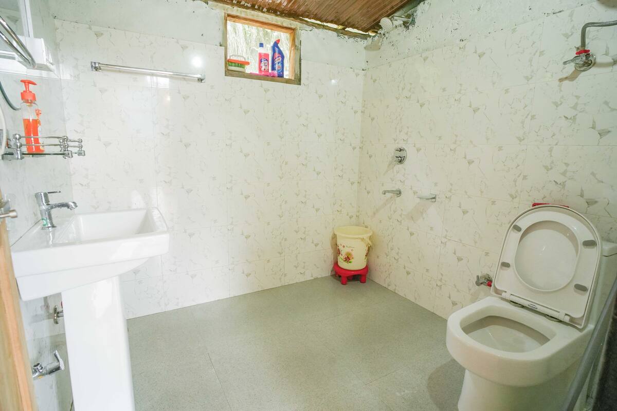 Pine Wood Tree House Tandi 𝗕𝗢𝗢𝗞 Jibhi Homestay 𝘄𝗶𝘁𝗵 𝗙𝗥𝗘𝗘 𝗖𝗮𝗻𝗰𝗲𝗹𝗹𝗮𝘁𝗶𝗼𝗻