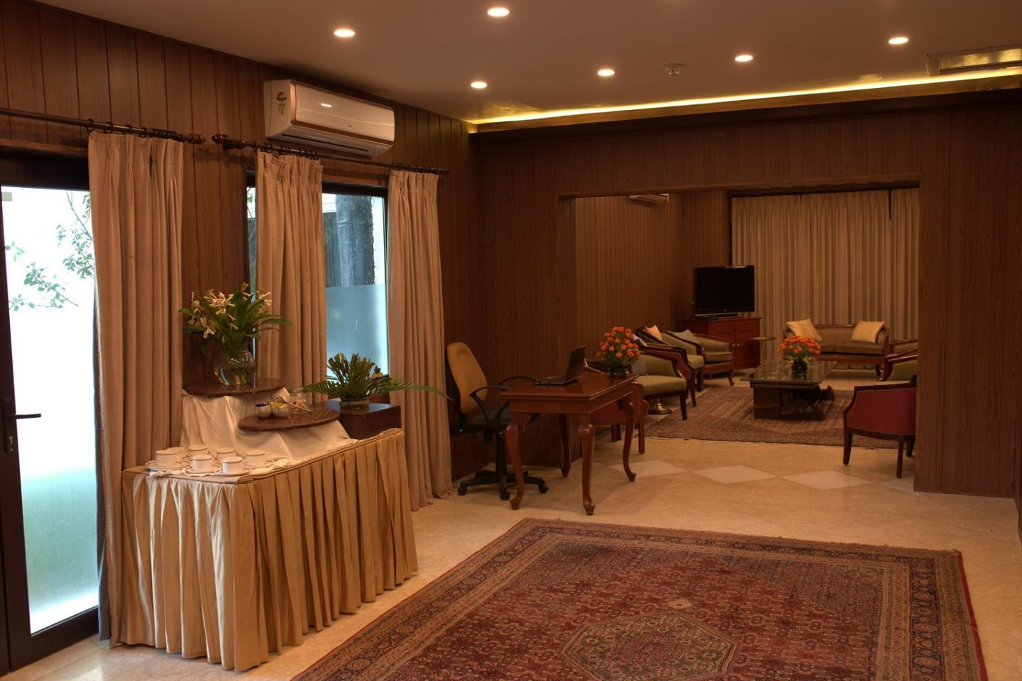 Clarks Varanasi Varanasi INR 186 OFF ( ̶3̶1̶0̶0̶ ) Hotel Price, Address ...