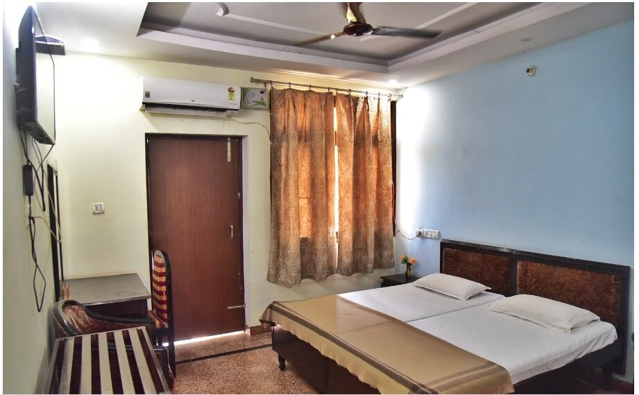 Hotel Saket, Ayodhya Ayodhya INR 33 OFF ( ̶5̶5̶0̶ ) Hotel Price ...