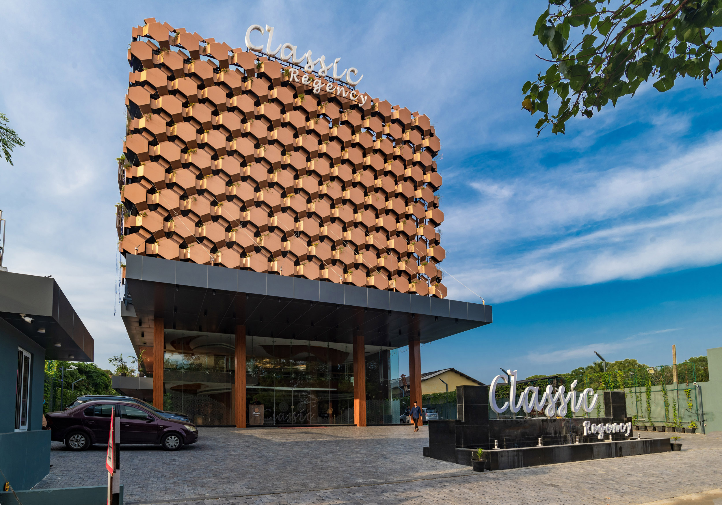 Classic Regency 𝗕𝗢𝗢𝗞 Alleppey Hotel