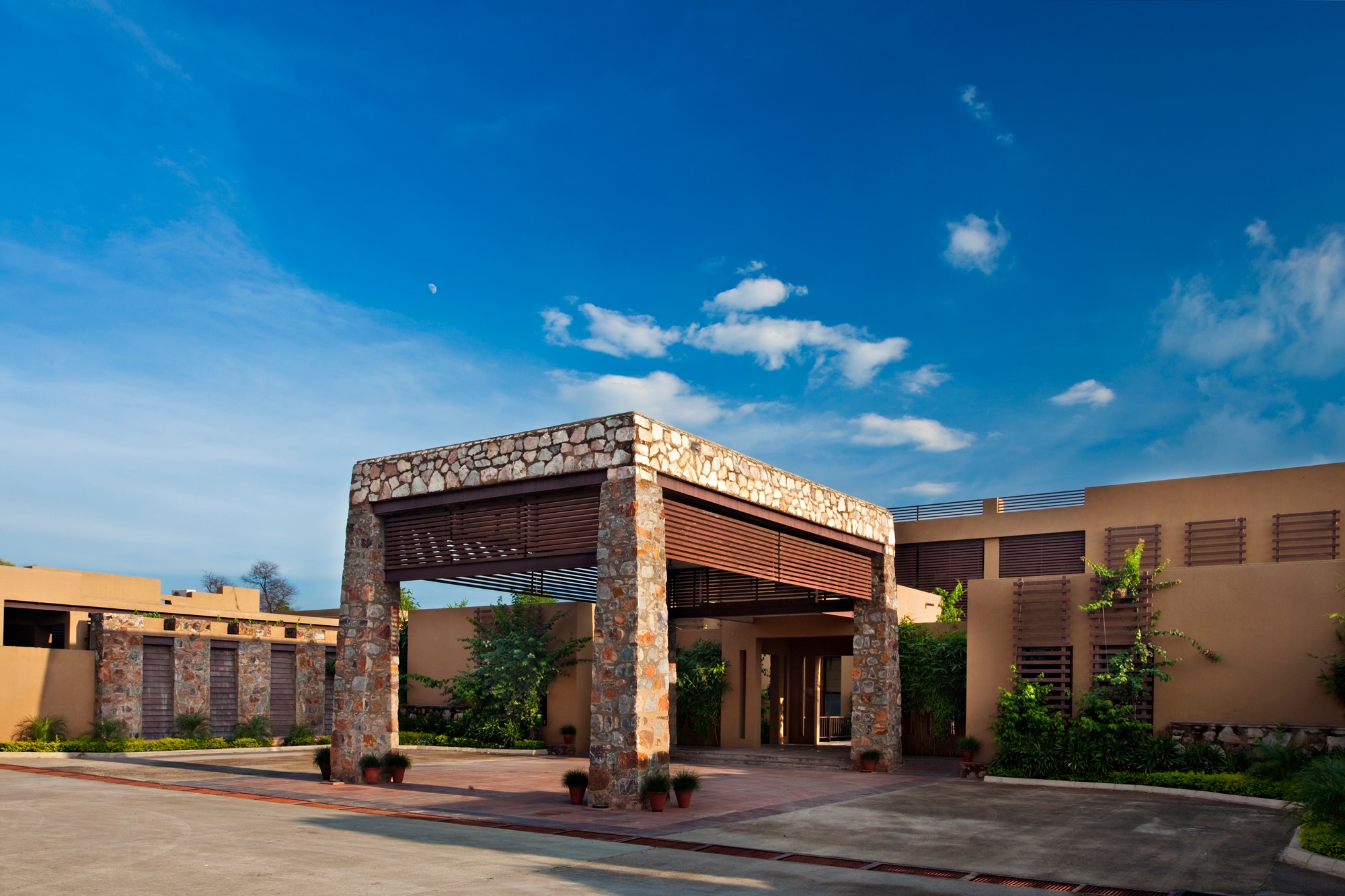 Lemon Tree Hotel, Tarudhan Valley Manesar INR 5560 OFF ( ̶1̶0̶9̶9̶9̶ ...