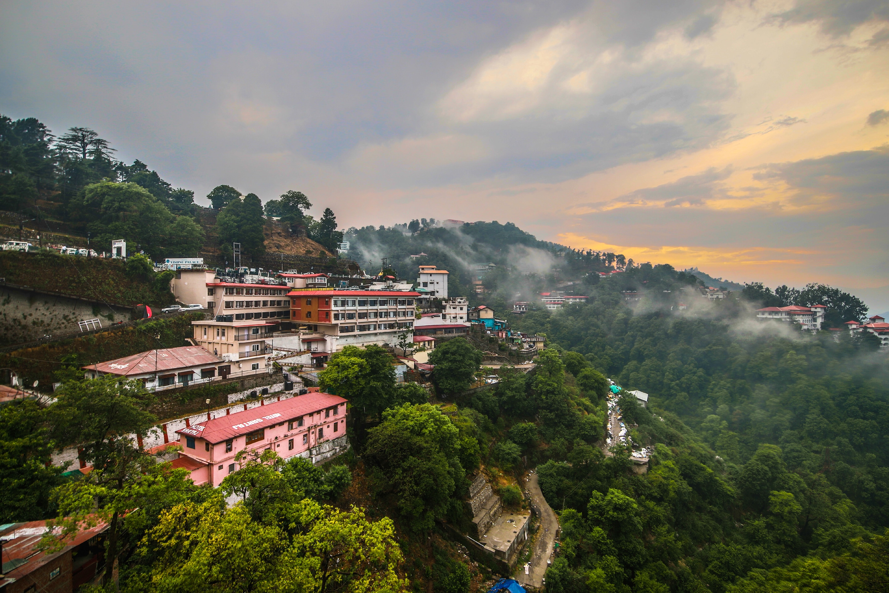 EllBee Mussoorie Hills 𝗕𝗢𝗢𝗞 Mussoorie Hotel