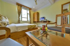 Karam Gold | Srinagar Hotel BOOK @ ₹1