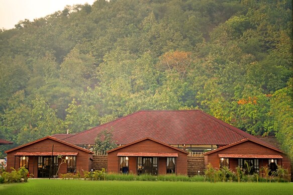Book Luxury Hotels in Tilakwada - FREE First Night + Upto 70% Off