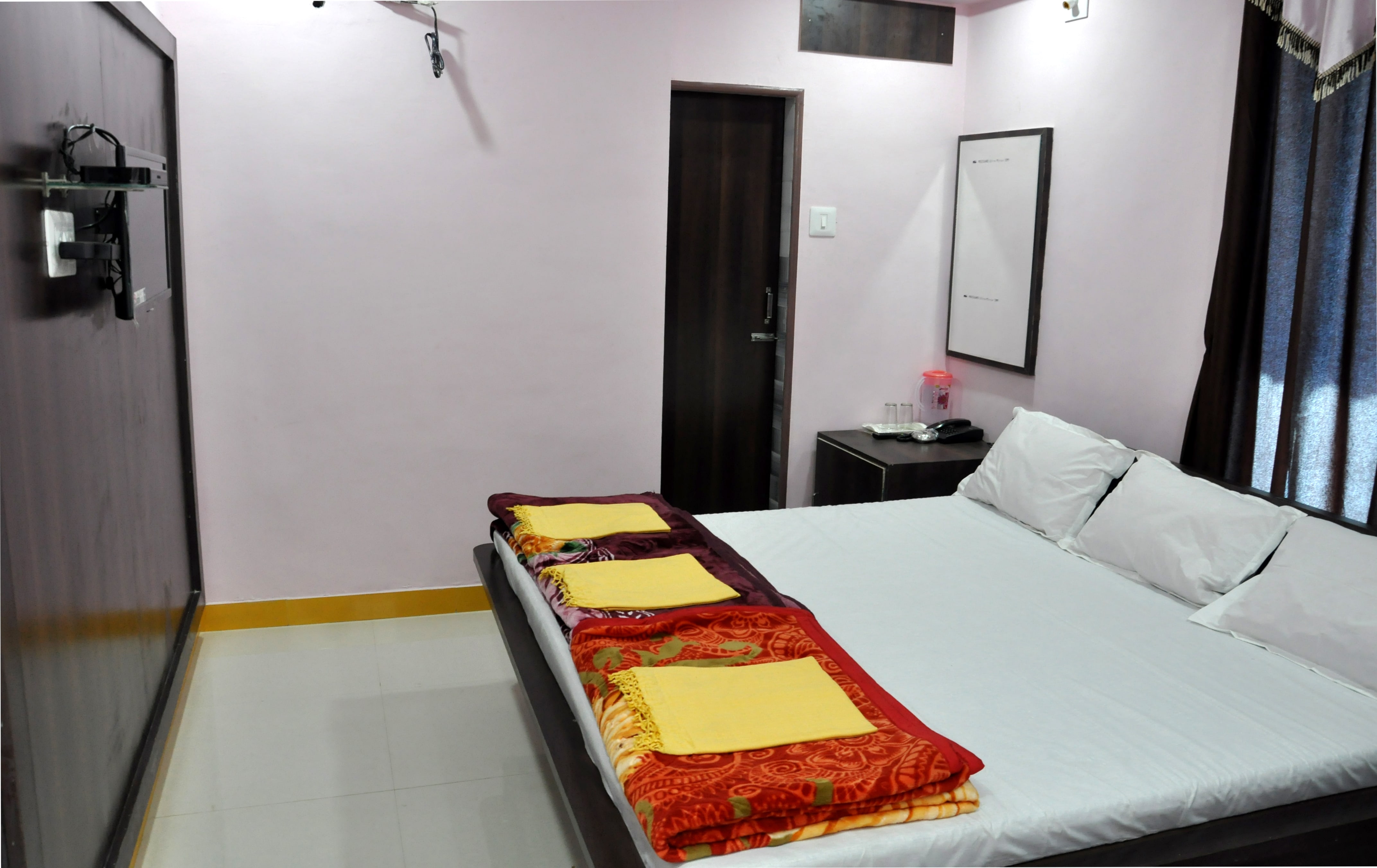 HOTEL KAVYA Dwarka Hotel Price, Address & Reviews