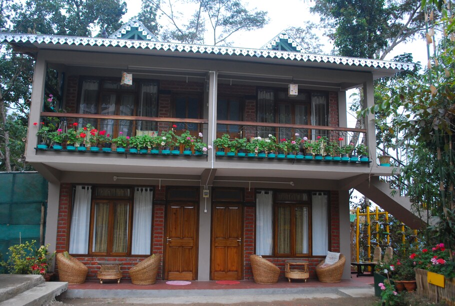 Roots Shoots & Beds | Rooms in a Homestay 𝗕𝗢𝗢𝗞 Kalimpong Homestay 𝘄𝗶𝘁𝗵 ...