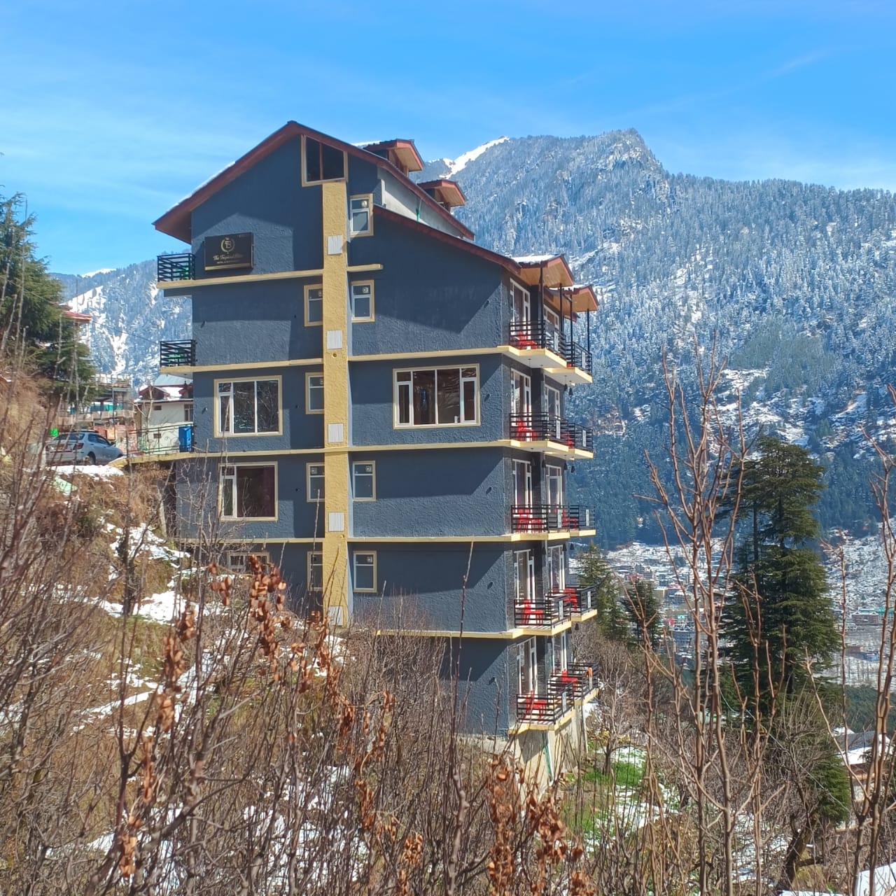 The Tropical Bliss unit of HOLIDAY CLUB INN Cottage Manali - Reviews ...