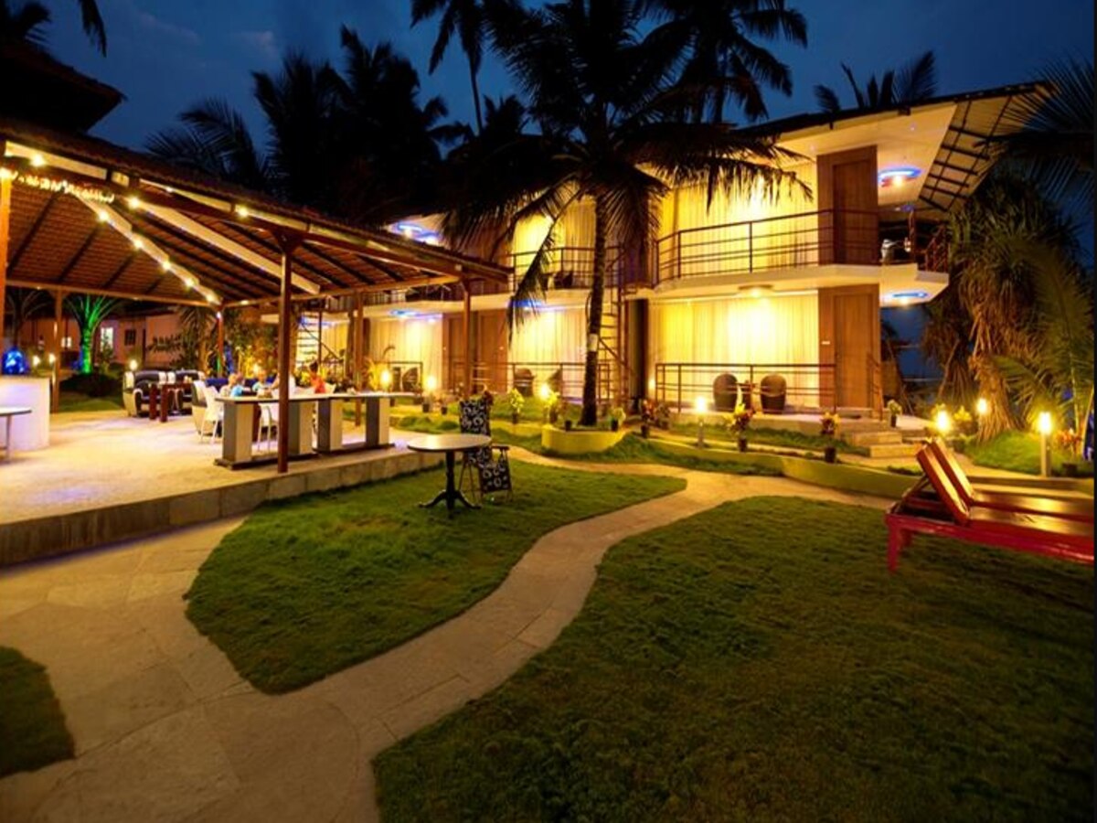 Royal Boomerang 𝗕𝗢𝗢𝗞 Goa Hotel 𝘄𝗶𝘁𝗵 𝗙𝗥𝗘𝗘 𝗖𝗮𝗻𝗰𝗲𝗹𝗹𝗮𝘁𝗶𝗼𝗻