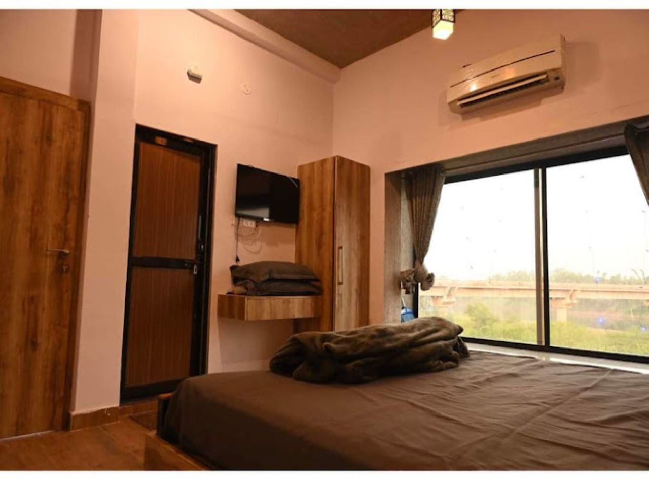 The Costa Resort with Pool and River View 𝗕𝗢𝗢𝗞 Durg Resort 𝘄𝗶𝘁𝗵 𝗙𝗥𝗘𝗘 ...