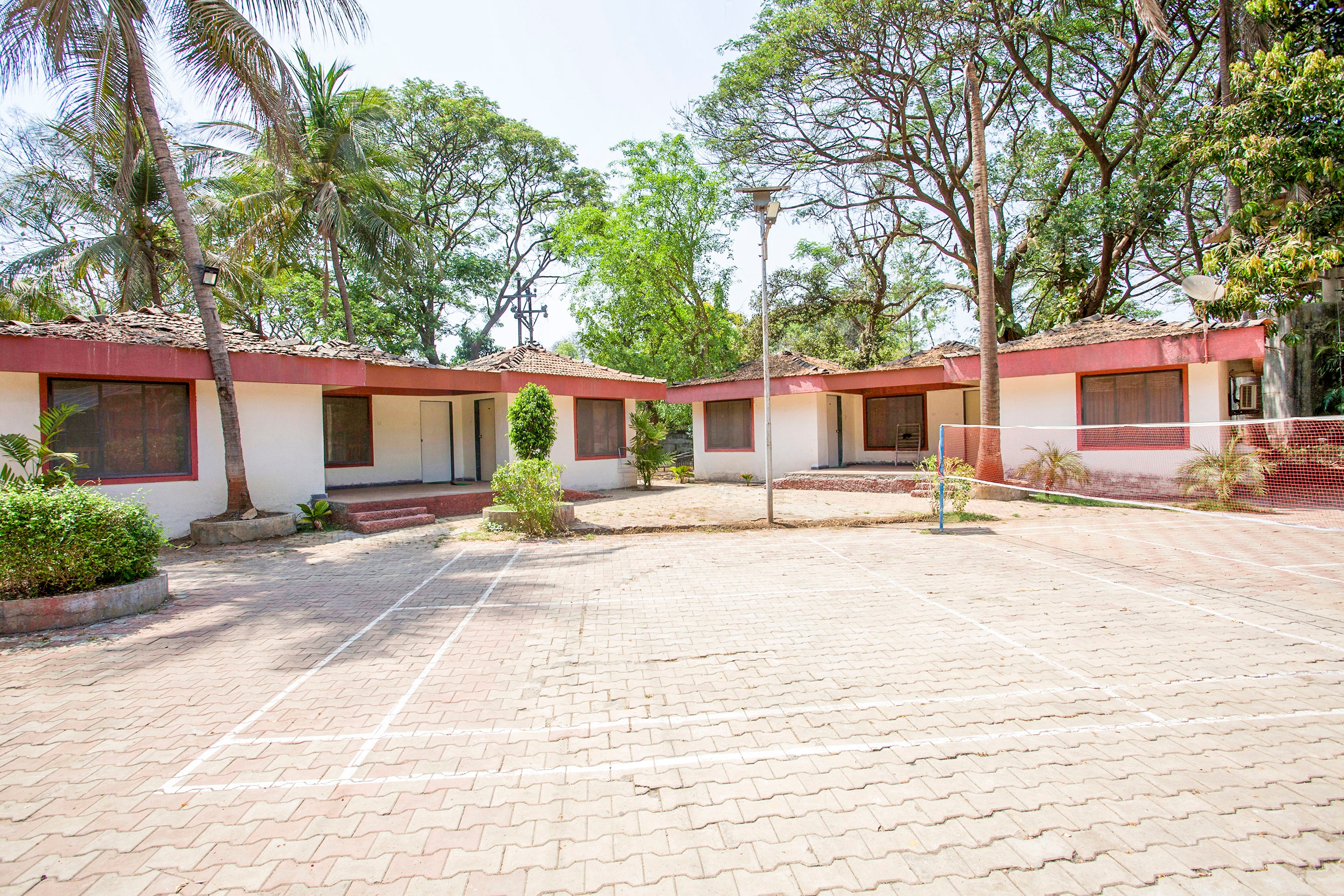 Srushti Farms 𝗕𝗢𝗢𝗞 Shahapur Resort