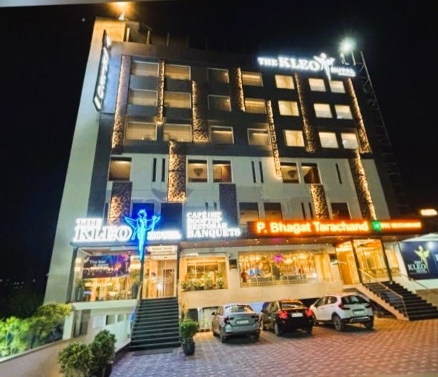 The Kleo Hotel 𝗕𝗢𝗢𝗞 Zirakpur Hotel