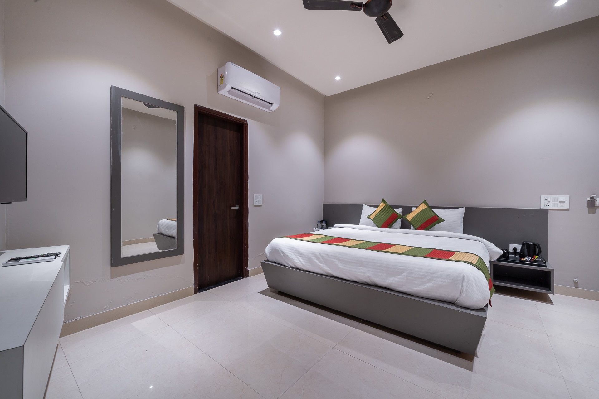 The Florence Resort 𝗕𝗢𝗢𝗞 Jaipur Hotel 𝘄𝗶𝘁𝗵 𝗙𝗥𝗘𝗘 𝗖𝗮𝗻𝗰𝗲𝗹𝗹𝗮𝘁𝗶𝗼𝗻