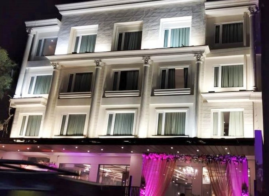 Hotel Four Element 𝗕𝗢𝗢𝗞 Varanasi Hotel 𝘄𝗶𝘁𝗵 𝗙𝗥𝗘𝗘 𝗖𝗮𝗻𝗰𝗲𝗹𝗹𝗮𝘁𝗶𝗼𝗻