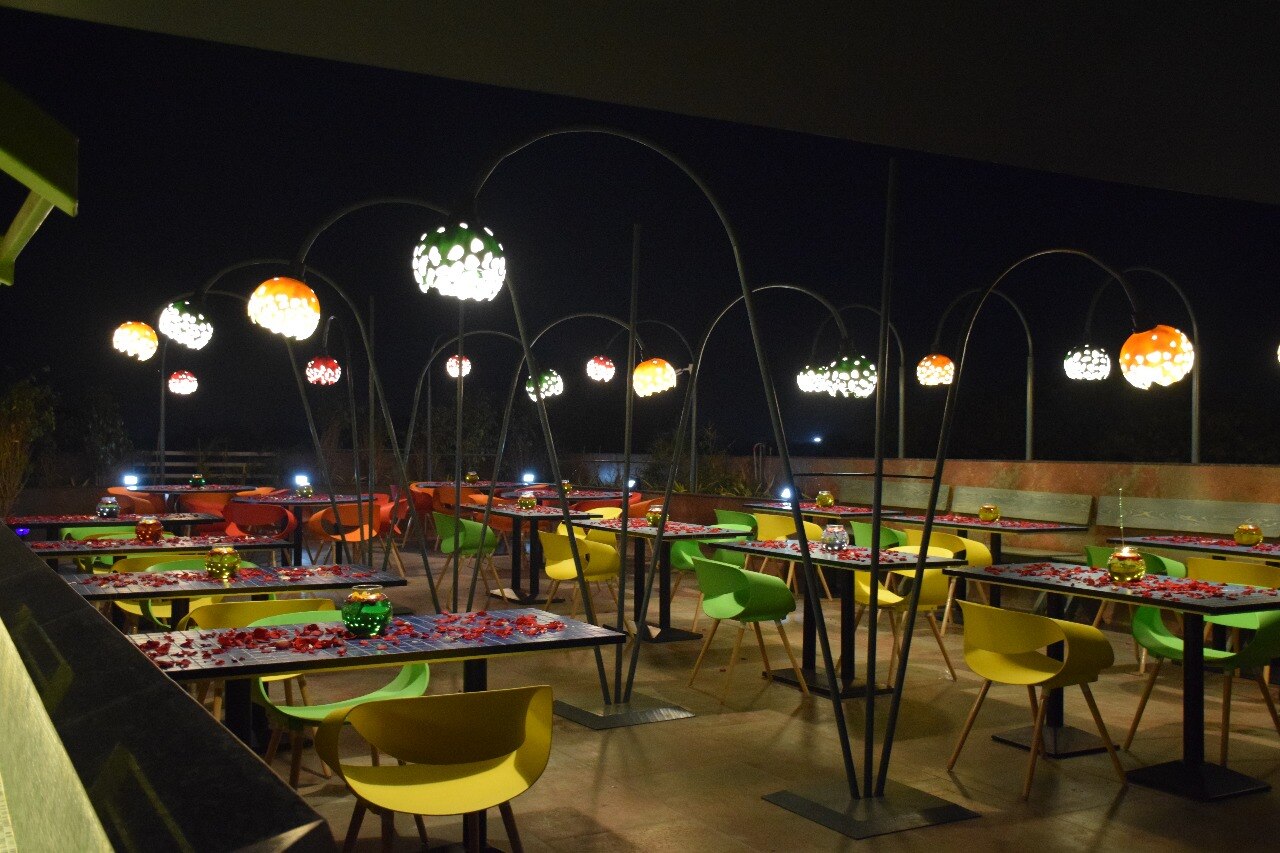 Hummingbird Hotel & Banquet Anand Hotel Price, Address & Reviews