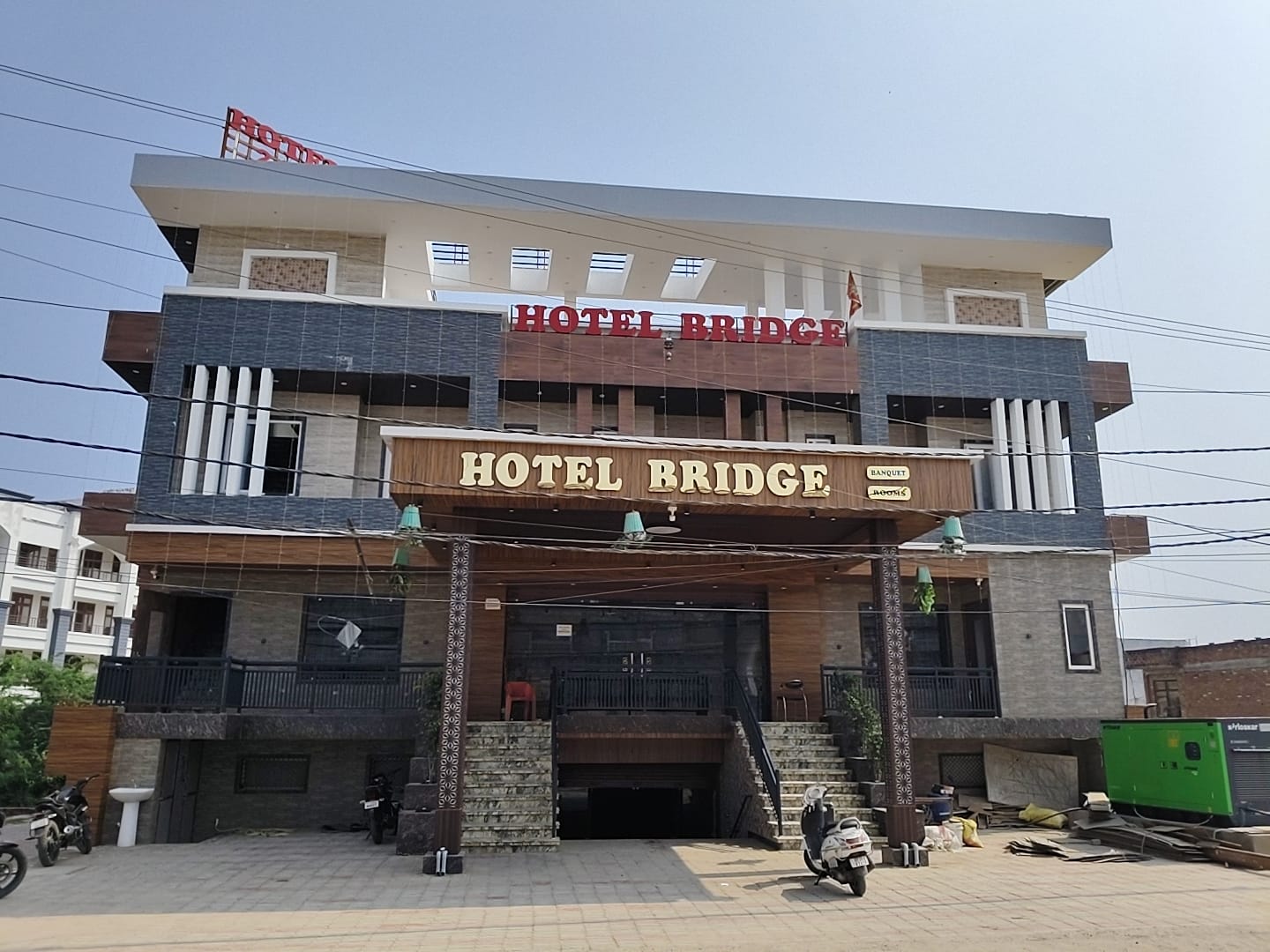HOTEL BRIDGE 𝗕𝗢𝗢𝗞 Unnao Hotel