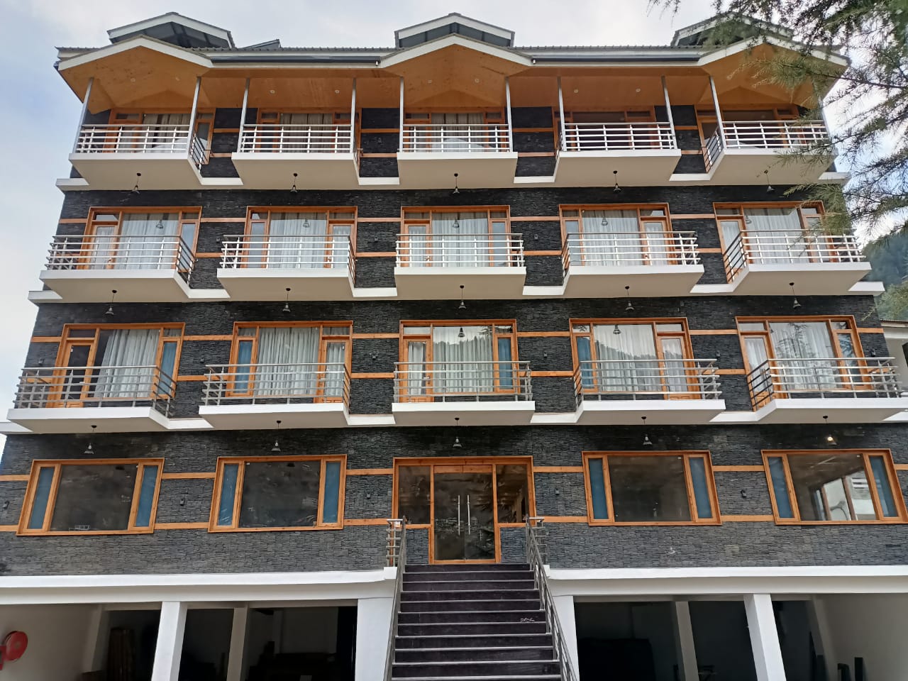 Mars Resorts Best Rates on Manali Hotel Deals, Reviews & Photos