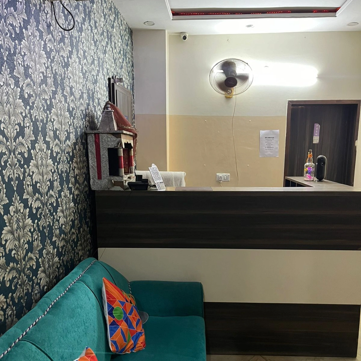 Hotel Noor Plaza 𝗕𝗢𝗢𝗞 Chandigarh Homestay