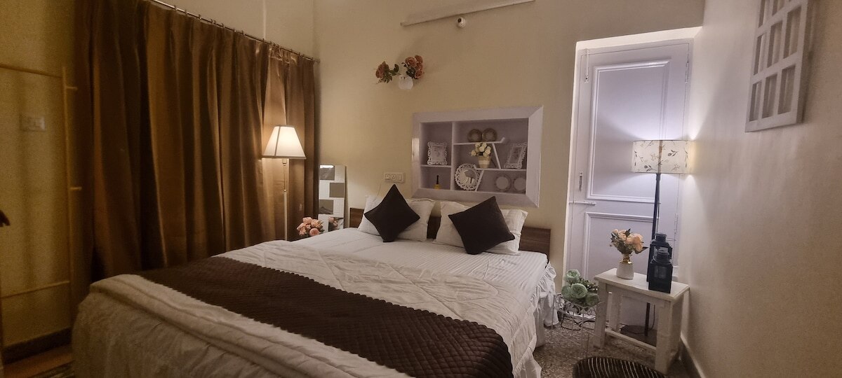 The Moonvale Cottage A Victorian Theme Stay 𝗕𝗢𝗢𝗞 Chandigarh Apartment