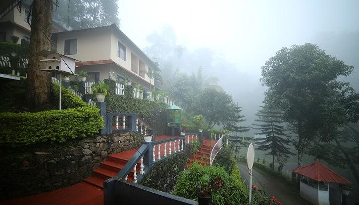 Whispering Meadows 𝗕𝗢𝗢𝗞 Munnar Hotel 𝘄𝗶𝘁𝗵 ₹𝟬 𝗣𝗔𝗬𝗠𝗘𝗡𝗧
