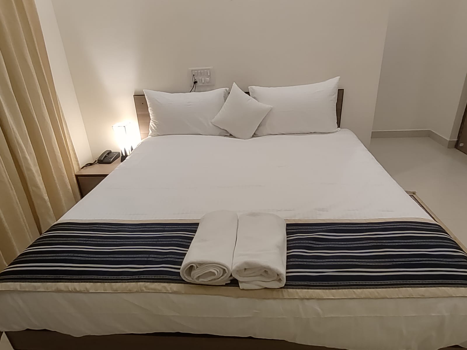 Stay Awhile 𝗕𝗢𝗢𝗞 Bangalore Hotel 𝘄𝗶𝘁𝗵 ₹𝟬 𝗣𝗔𝗬𝗠𝗘𝗡𝗧