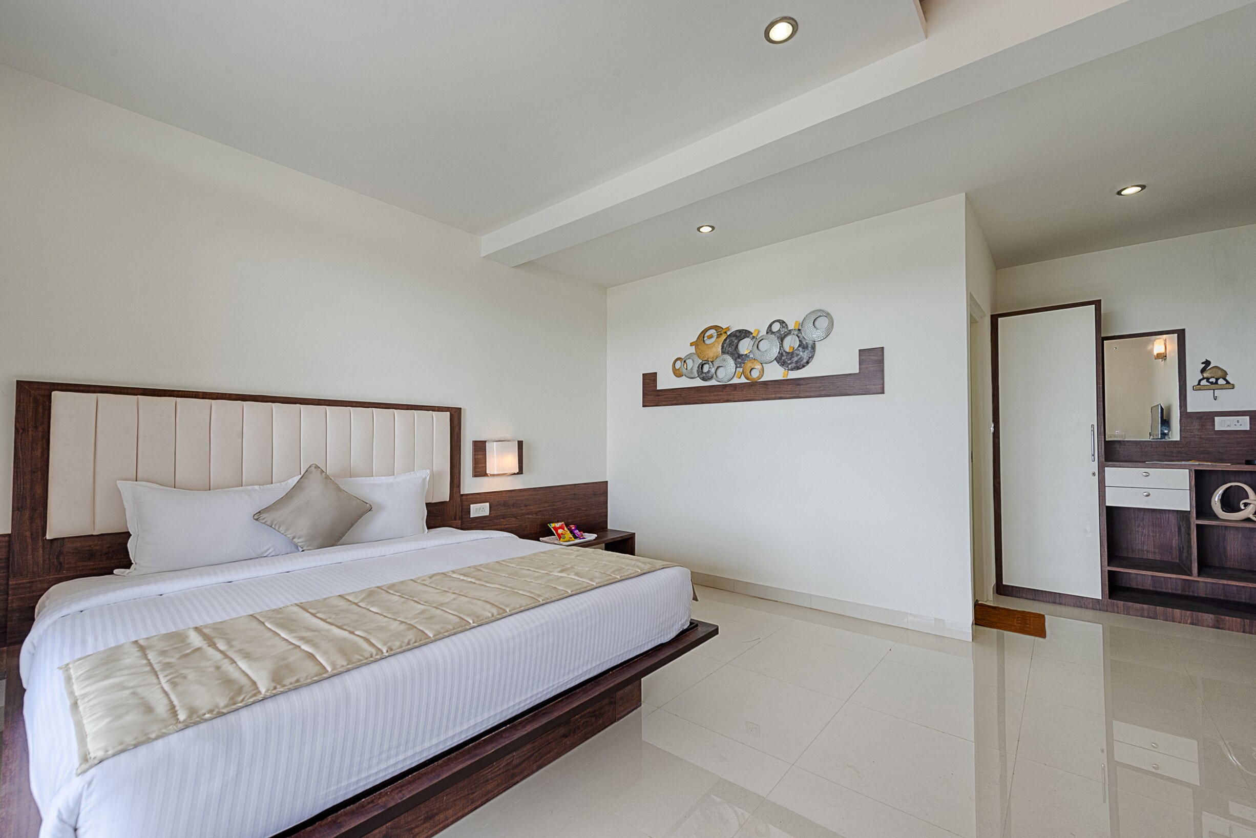 Lance Silver Falls 𝗕𝗢𝗢𝗞 Coonoor Resort 𝘄𝗶𝘁𝗵 𝗙𝗥𝗘𝗘 𝗖𝗮𝗻𝗰𝗲𝗹𝗹𝗮𝘁𝗶𝗼𝗻