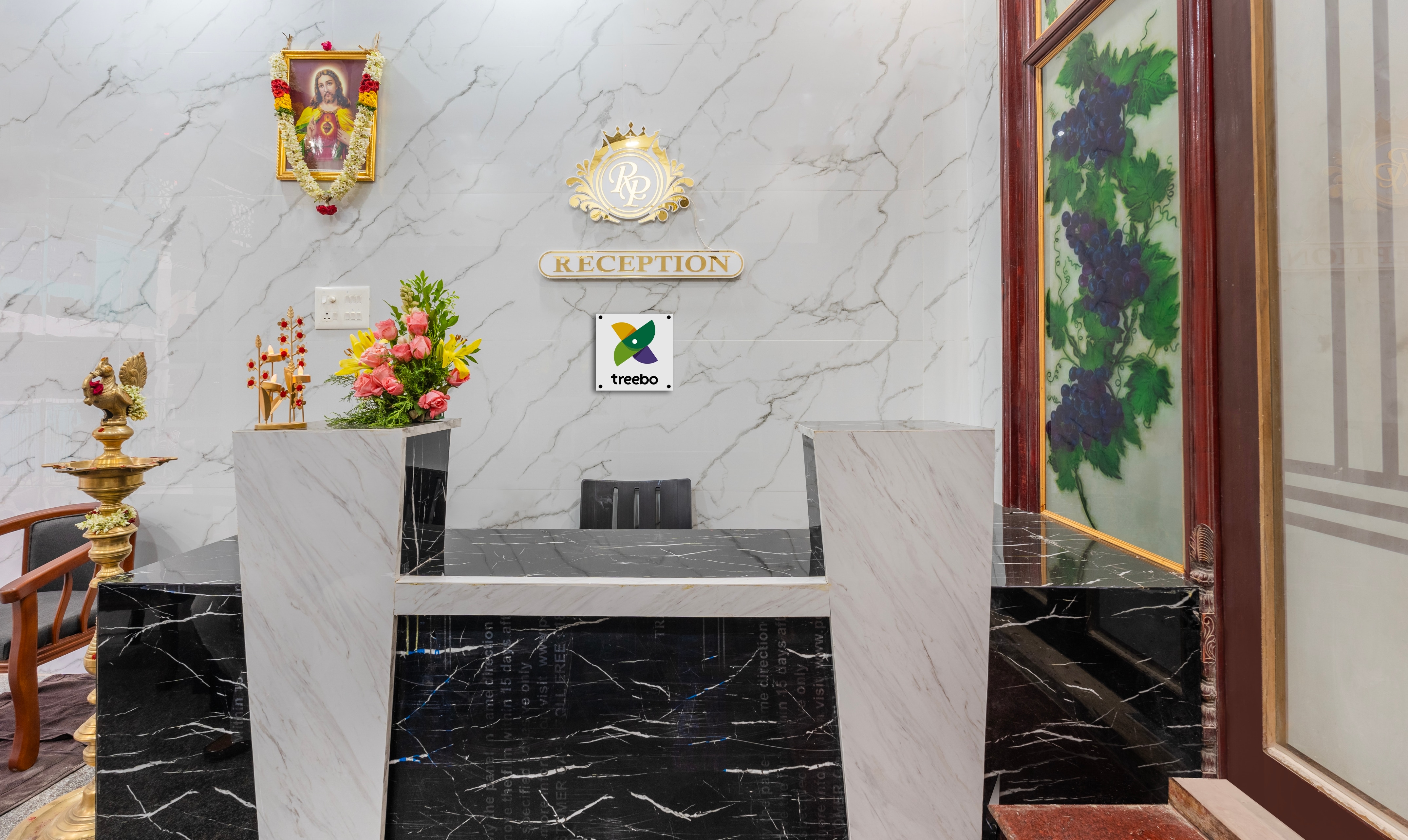 Treebo Royal Plaza, 700 Mts From Promenade Beach 𝗕𝗢𝗢𝗞 Pondicherry Hotel