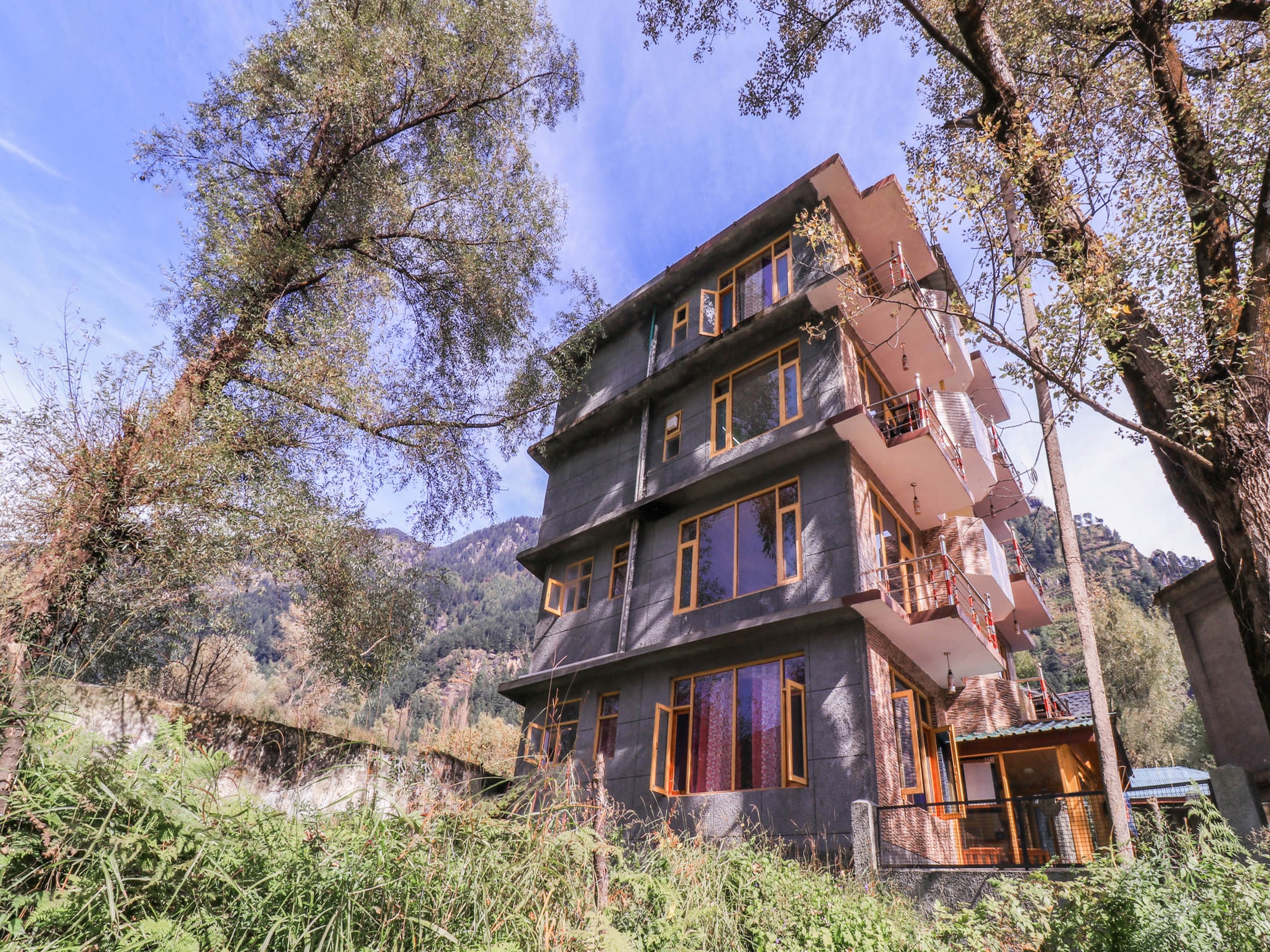 De - Mount Castle Hotel 𝗕𝗢𝗢𝗞 Manali Hotel 𝘄𝗶𝘁𝗵 𝗙𝗥𝗘𝗘 𝗖𝗮𝗻𝗰𝗲𝗹𝗹𝗮𝘁𝗶𝗼𝗻